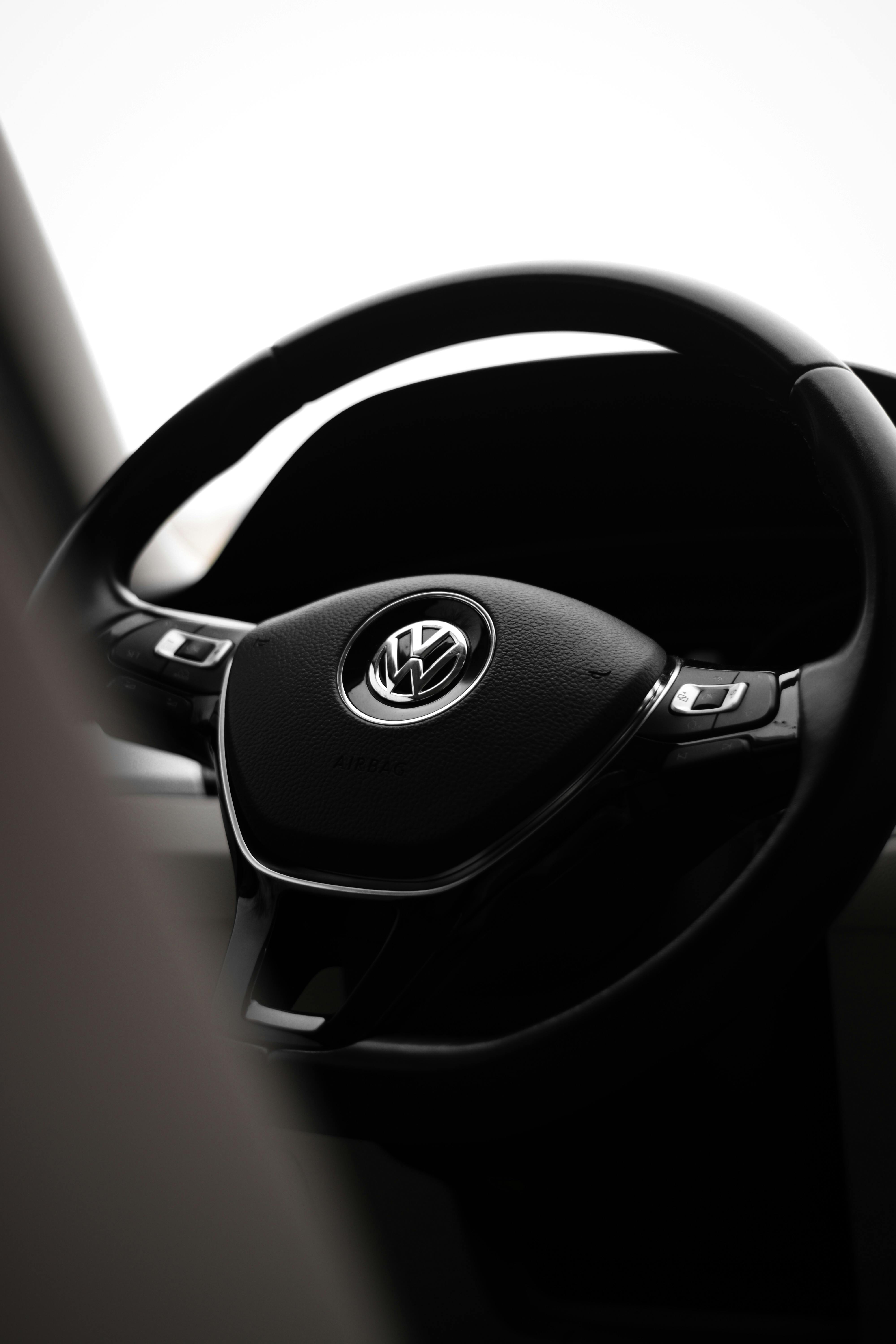 Close-up Shot of Fast Moving Car on the Road · Free Stock Photo