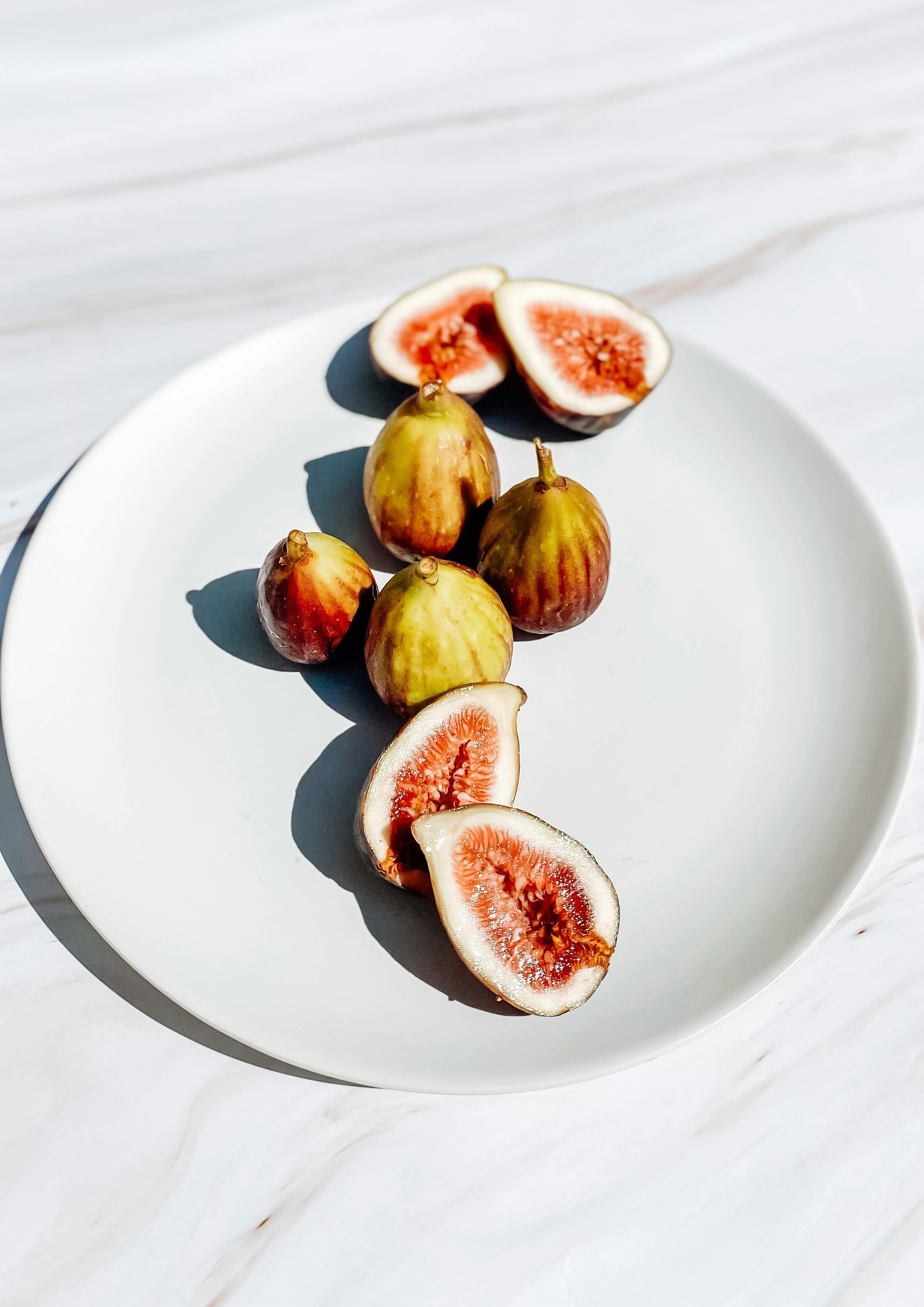 Figs on White Plate · Free Stock Photo