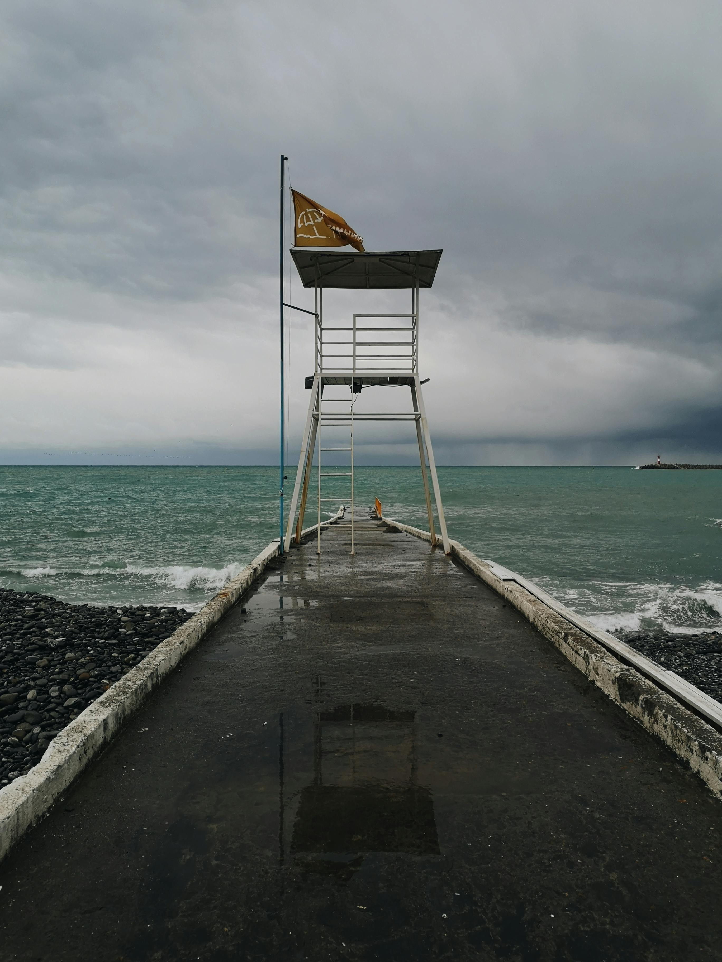 Observation Point on Pier · Free Stock Photo