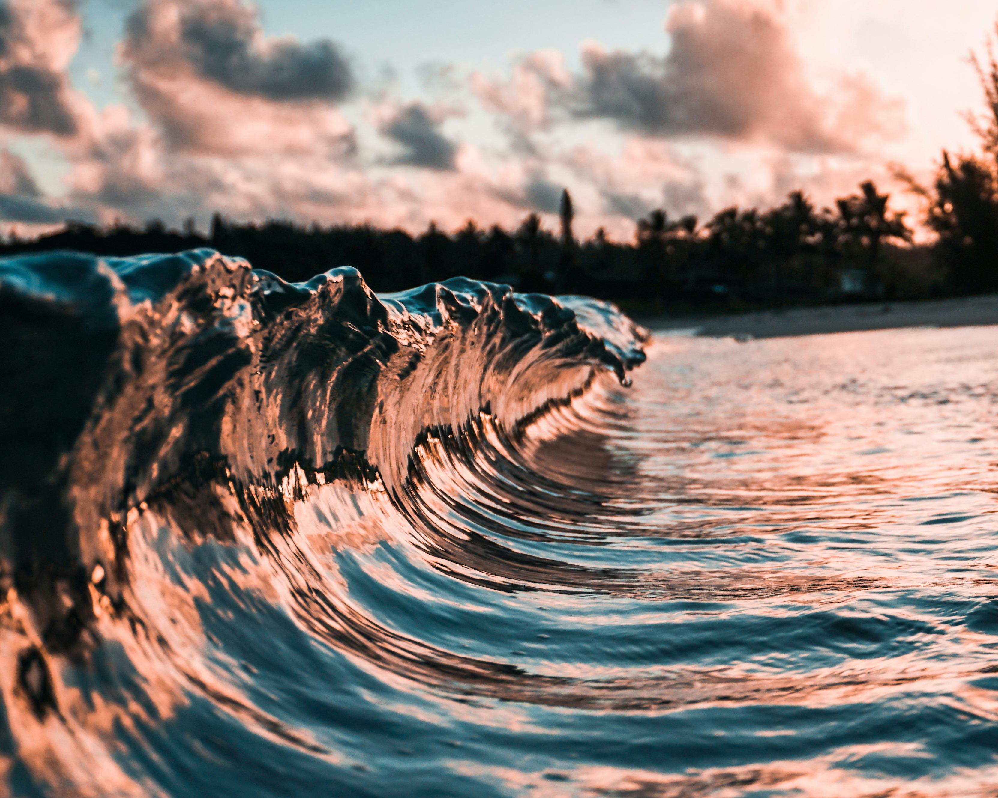 Close-Up of a Splashing Wave · Free Stock Photo