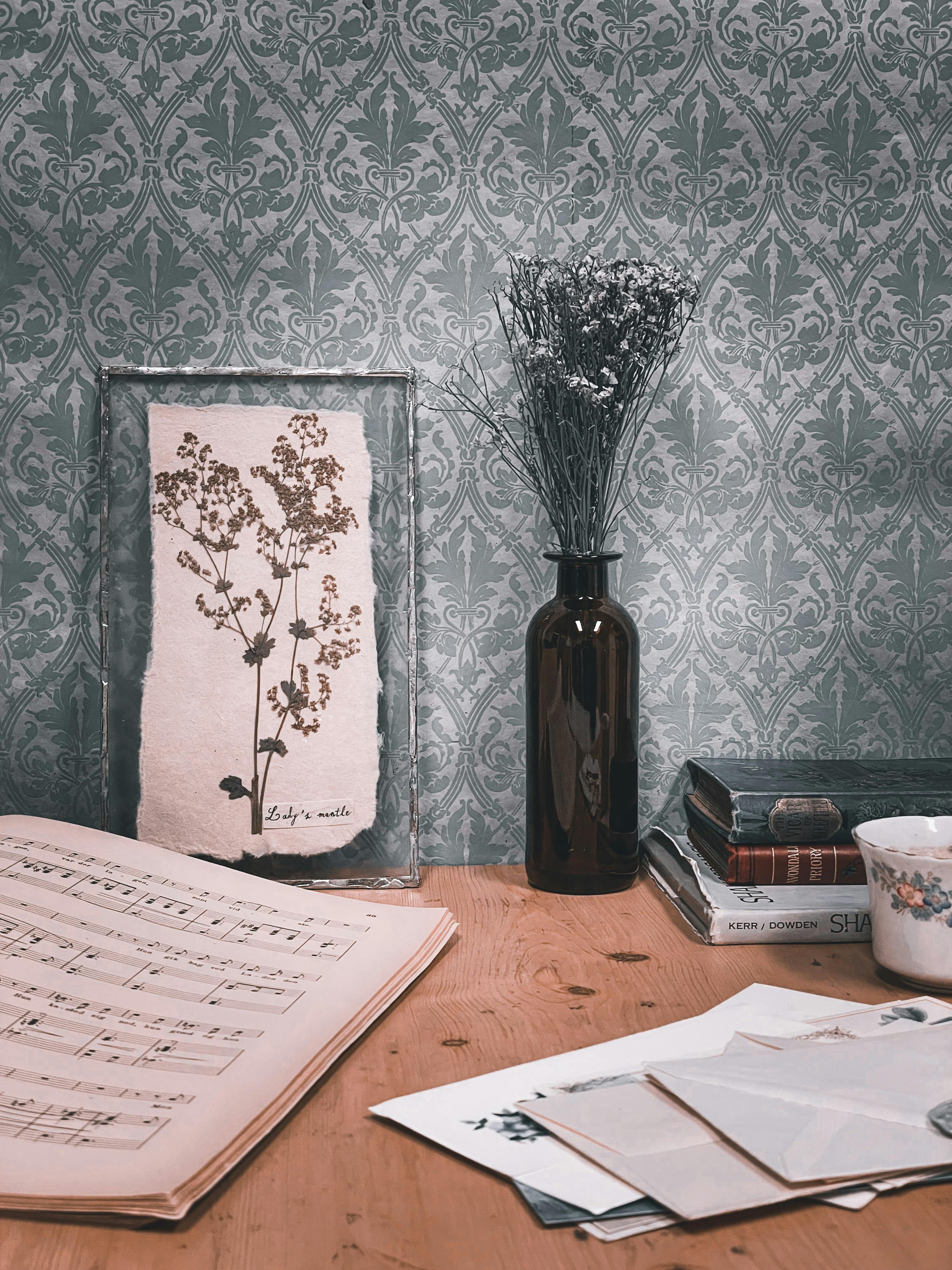 Decoratiove Objects on Desk · Free Stock Photo