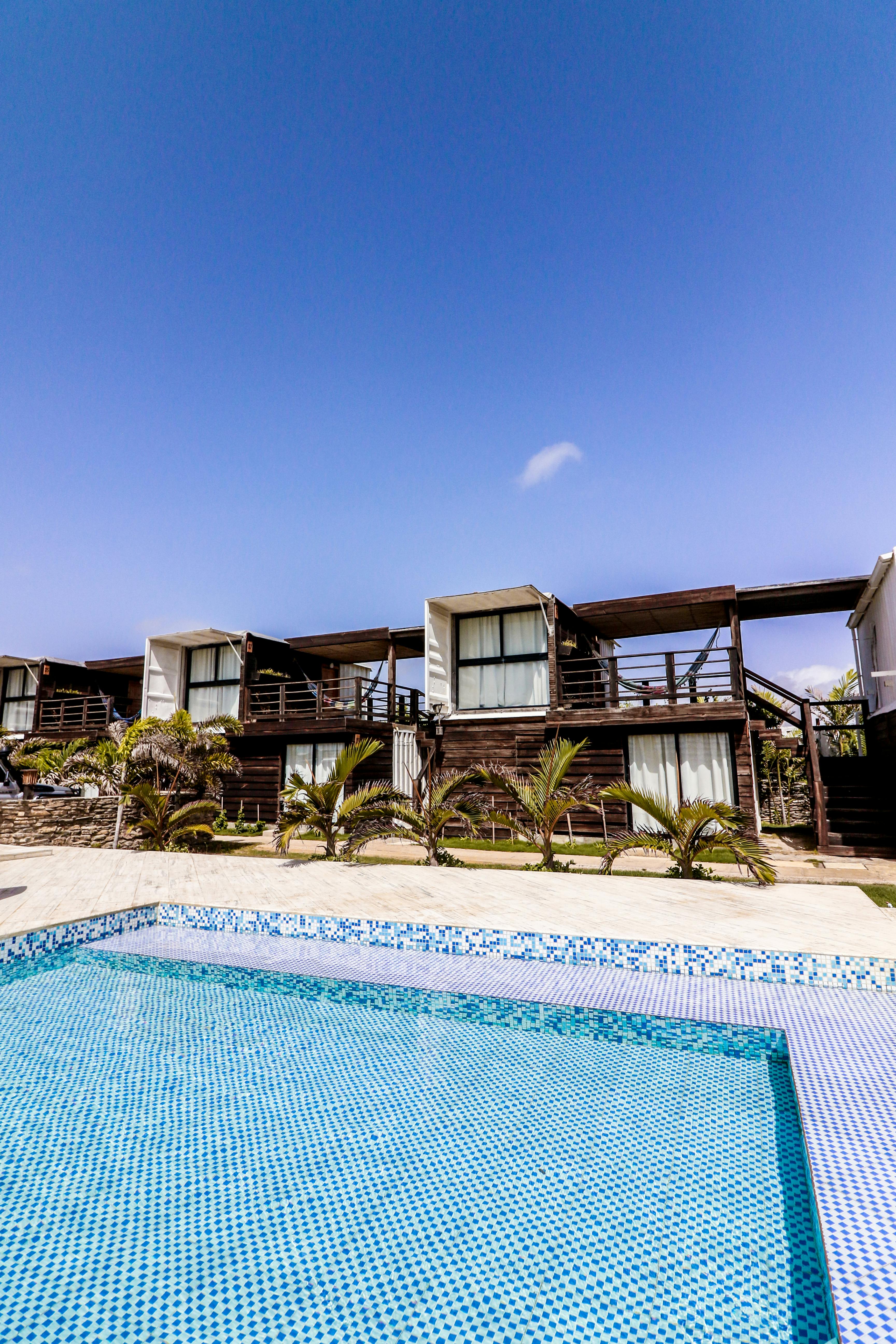Swimming Pool and Huts in a Tropical Resort · Free Stock Photo