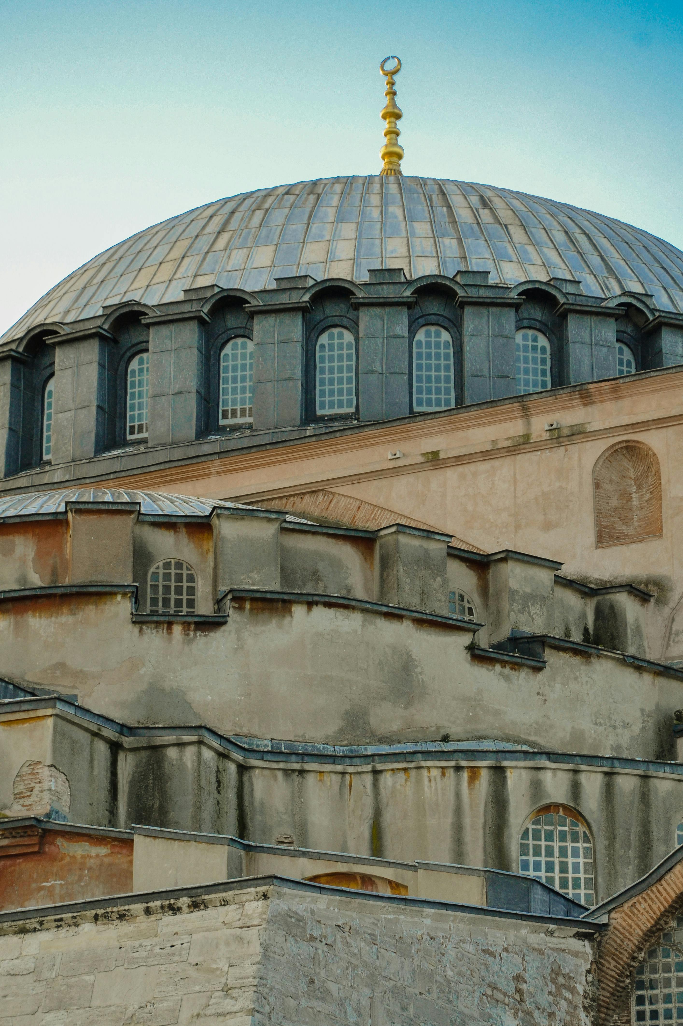 Walls and Dome of Mosque · Free Stock Photo