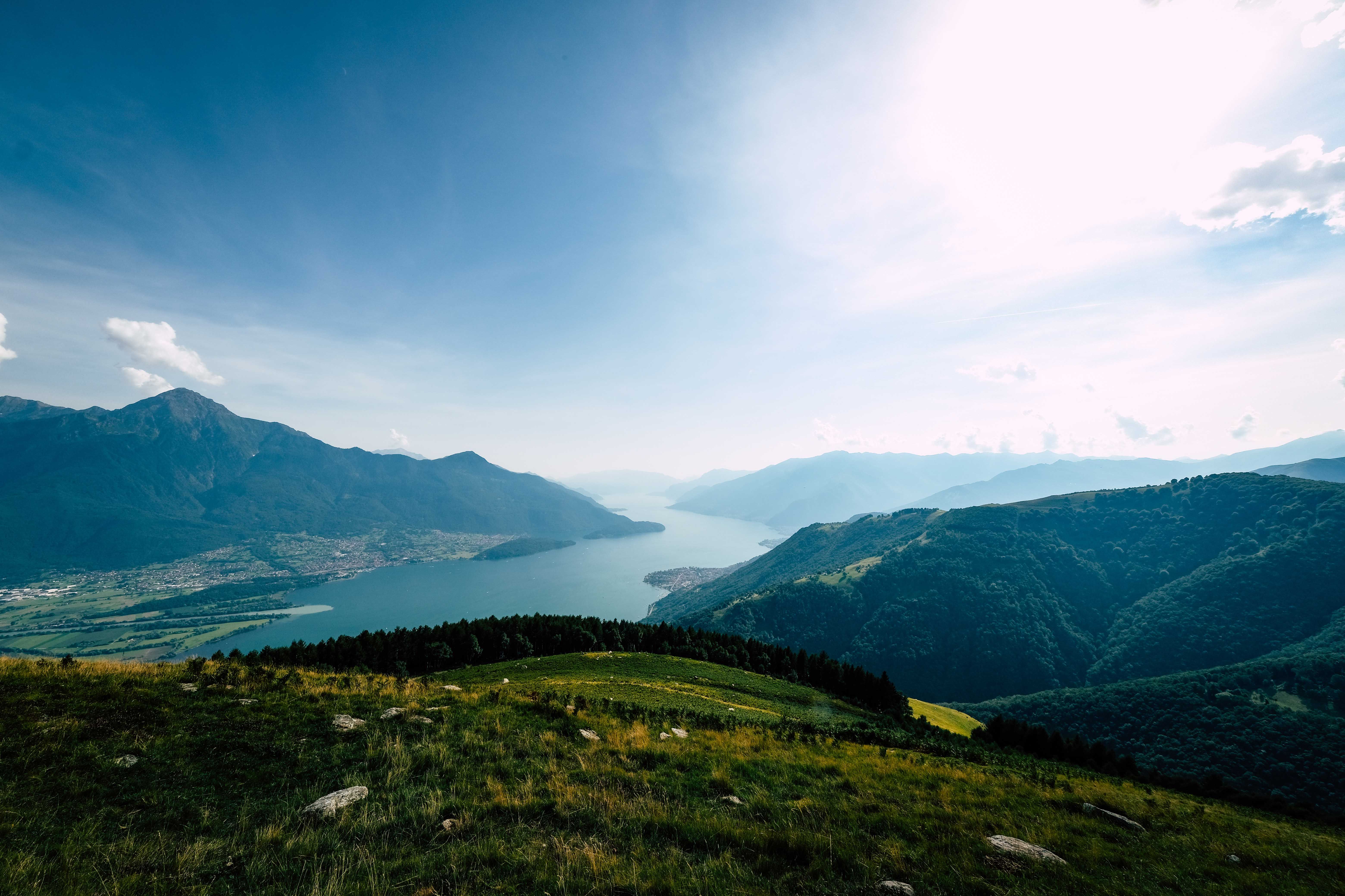 Aerial Shot of a Lake near the Mountains · Free Stock Photo