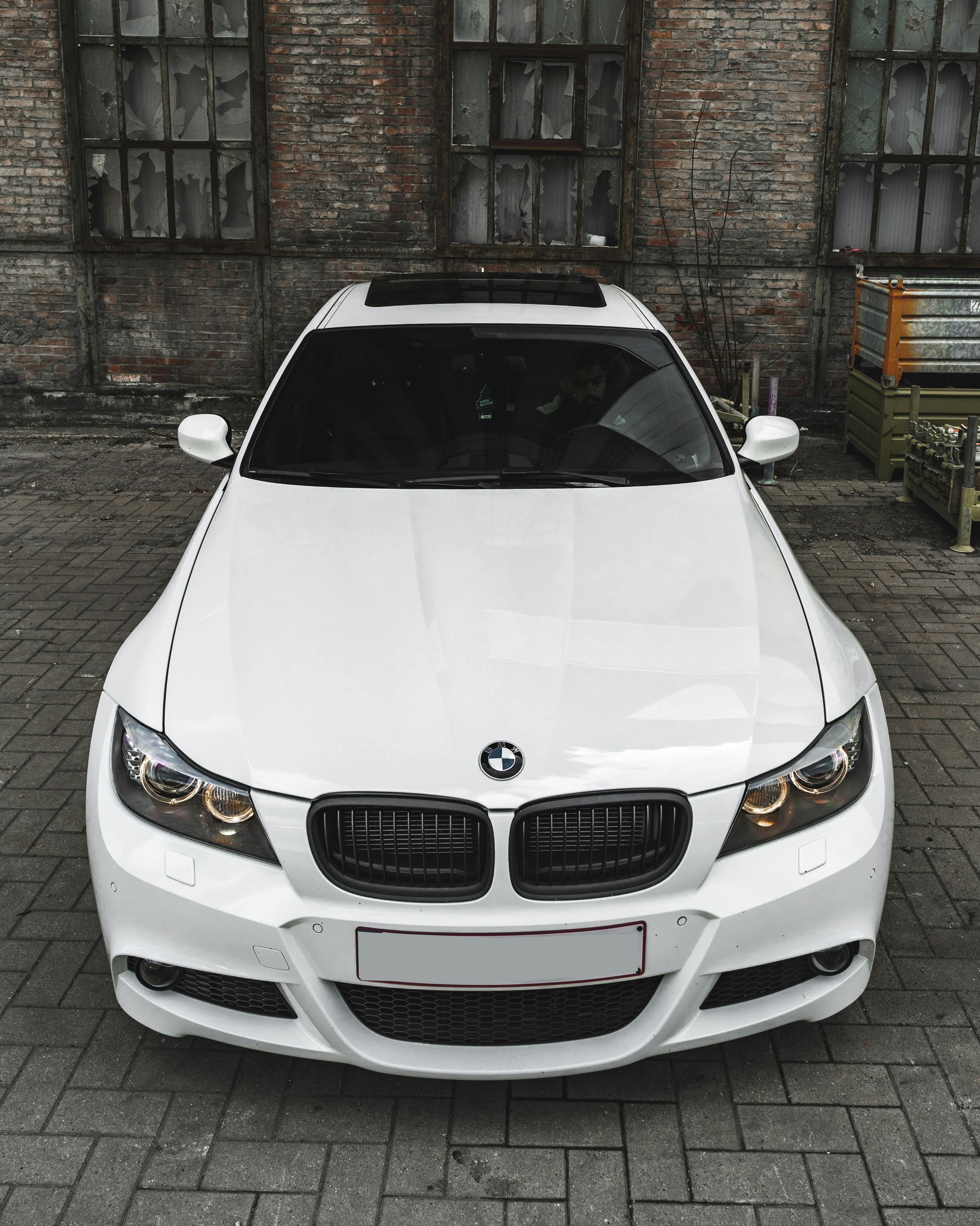Front View of a White Car · Free Stock Photo