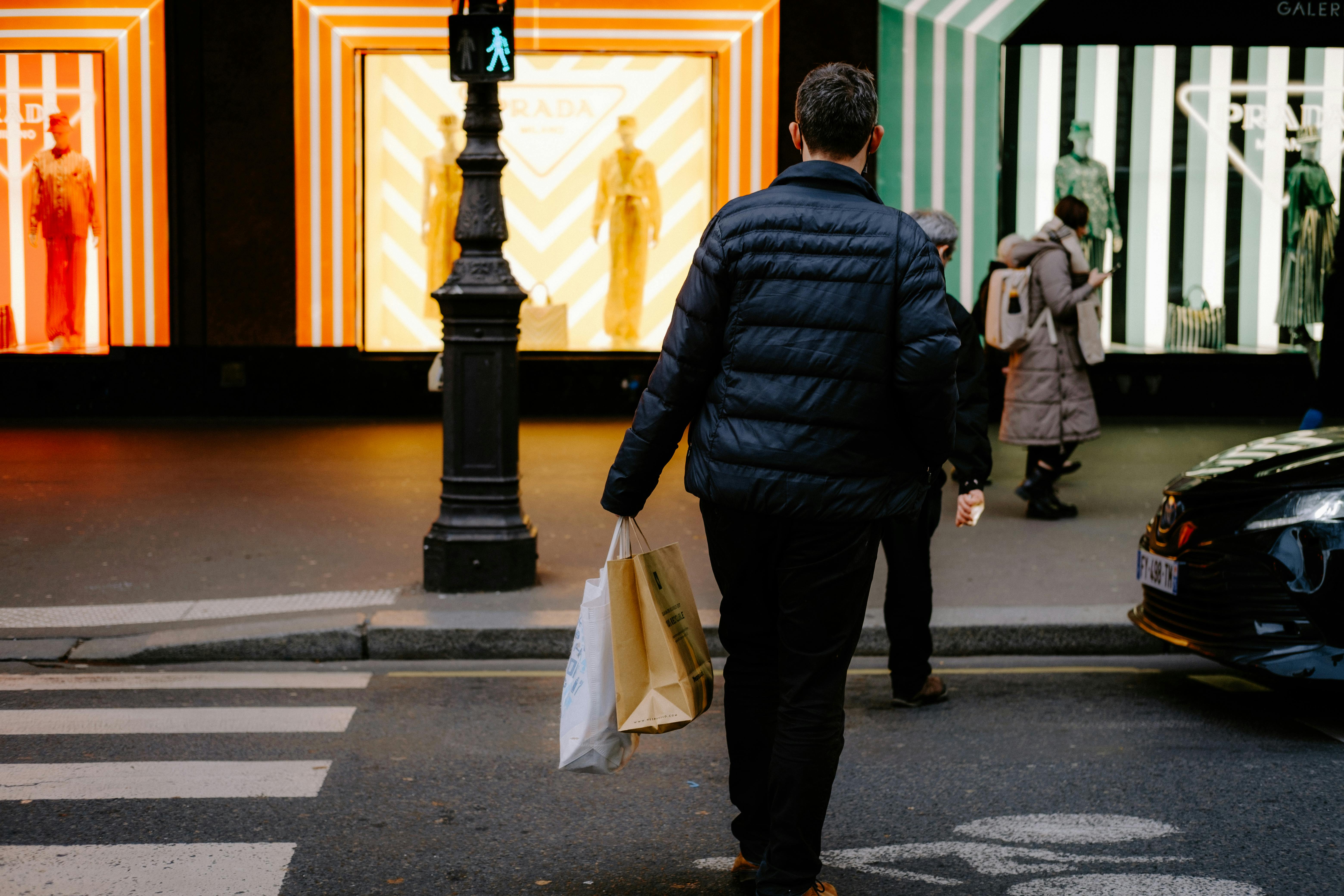 Travel Bag Store Photos, Download The BEST Free Travel Bag Store Stock ...