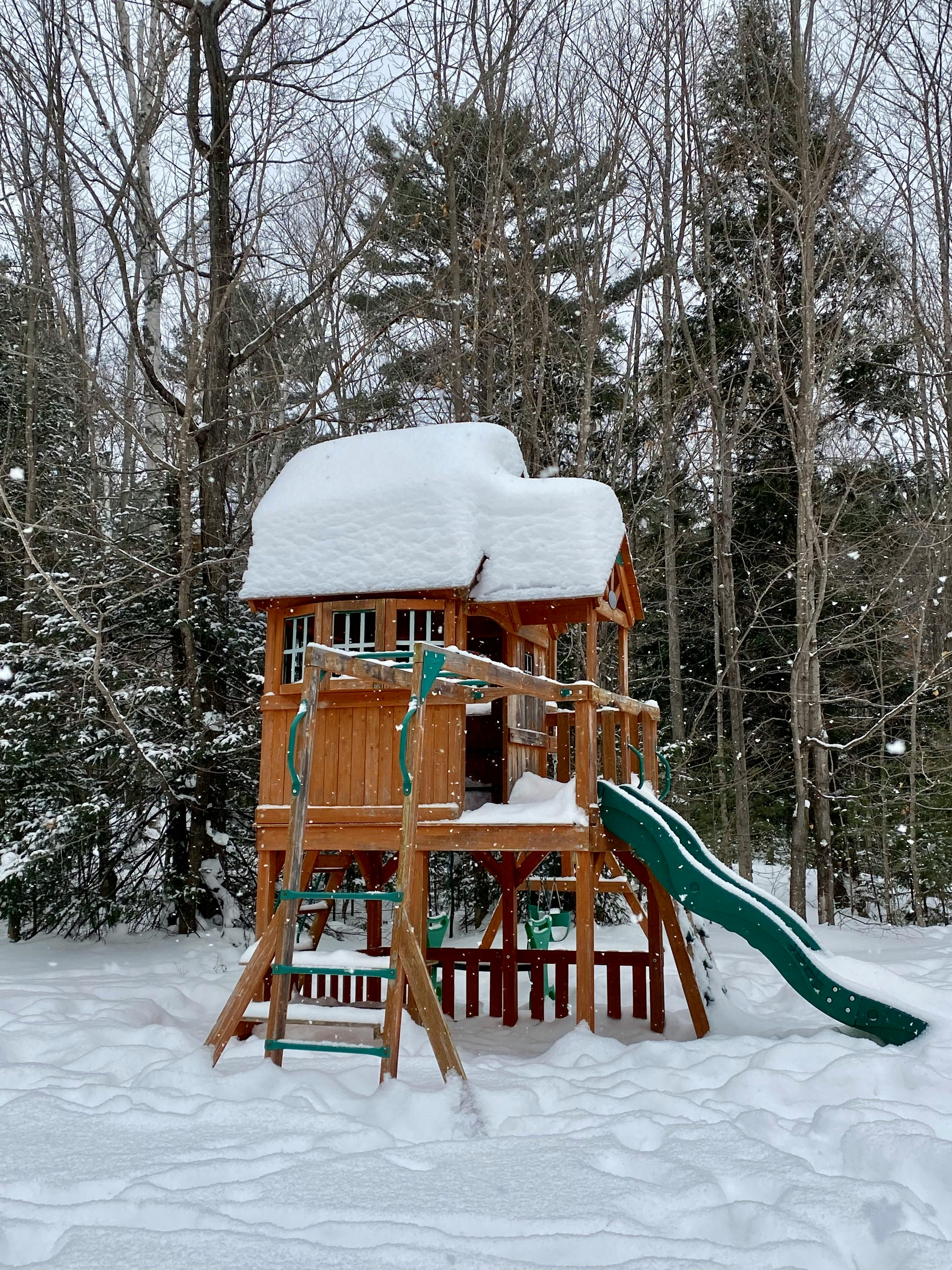 Roof Covered With Snow Photos, Download The BEST Free Roof Covered With ...