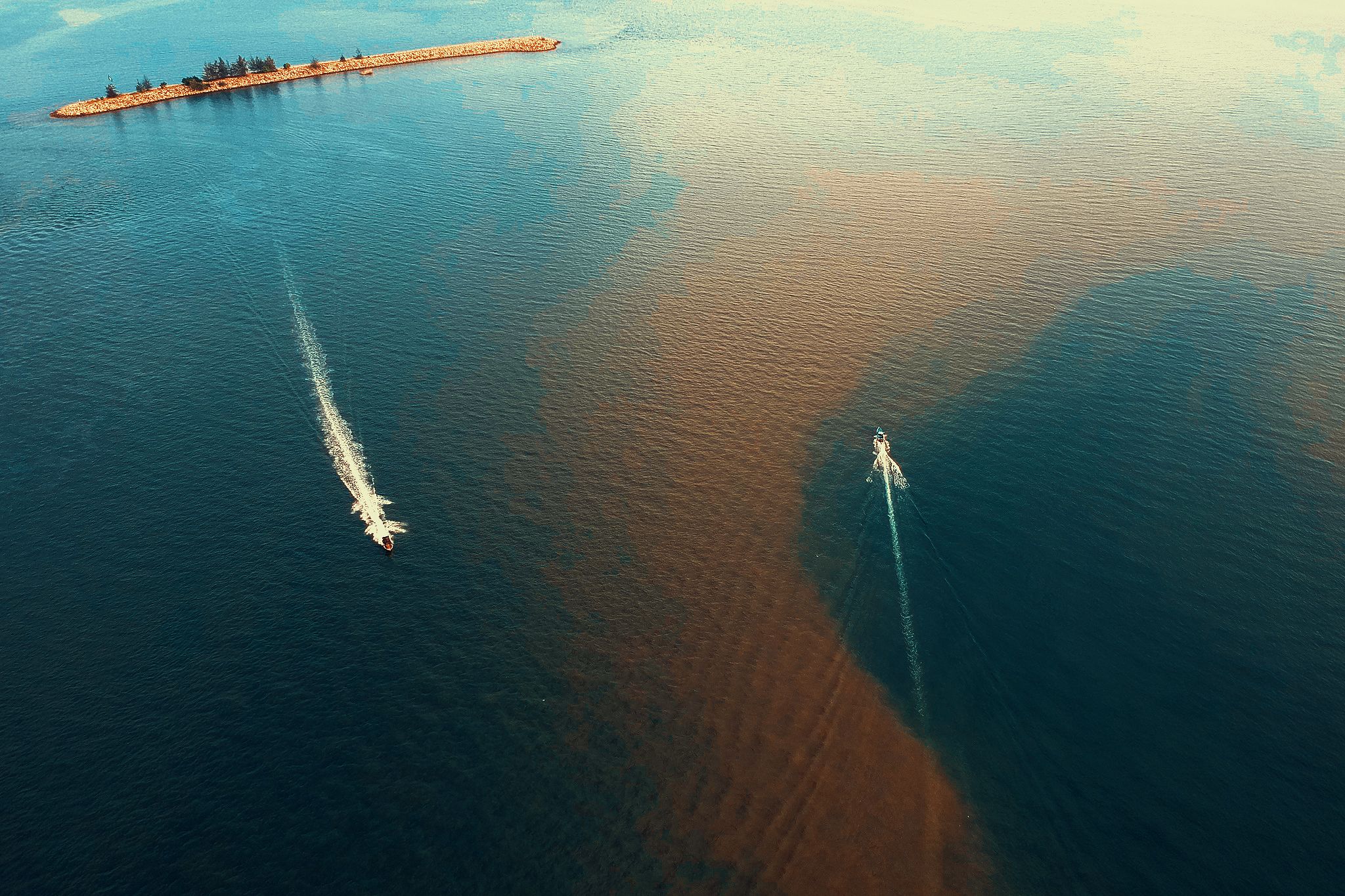 Water Crafts On Lake · Free Stock Photo
