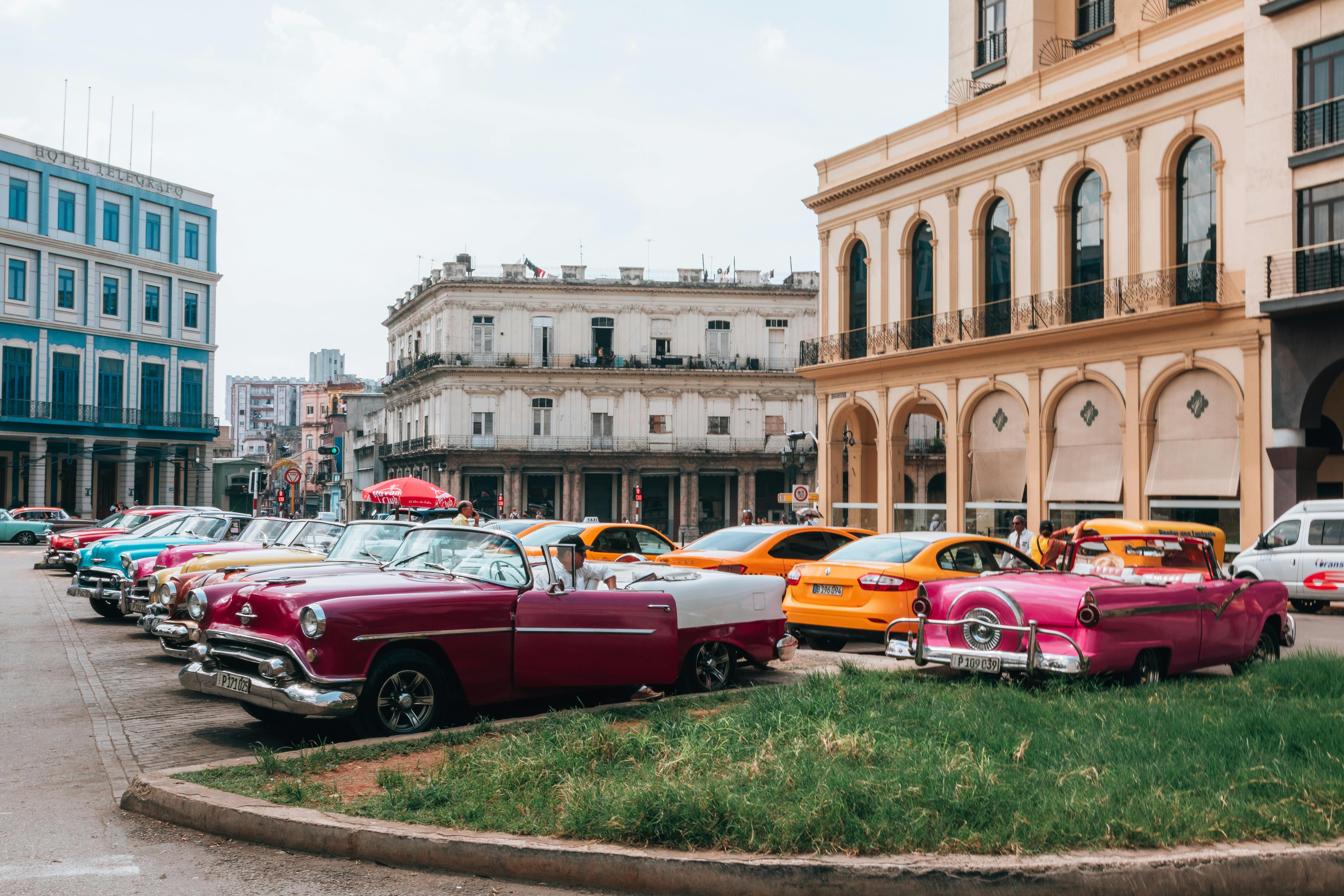 Cars In Street Photos, Download The BEST Free Cars In Street Stock ...