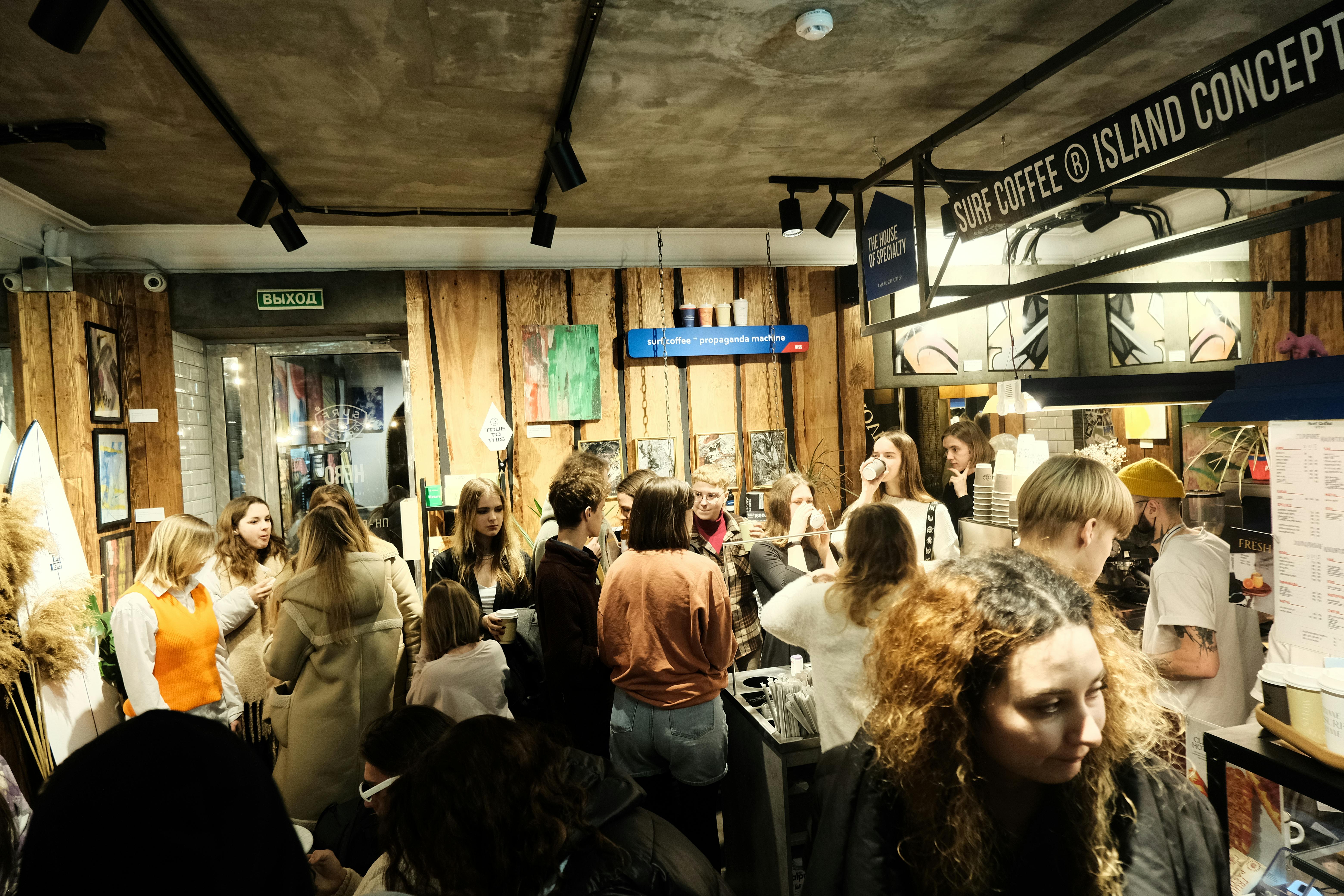 Crowd in Cafe · Free Stock Photo