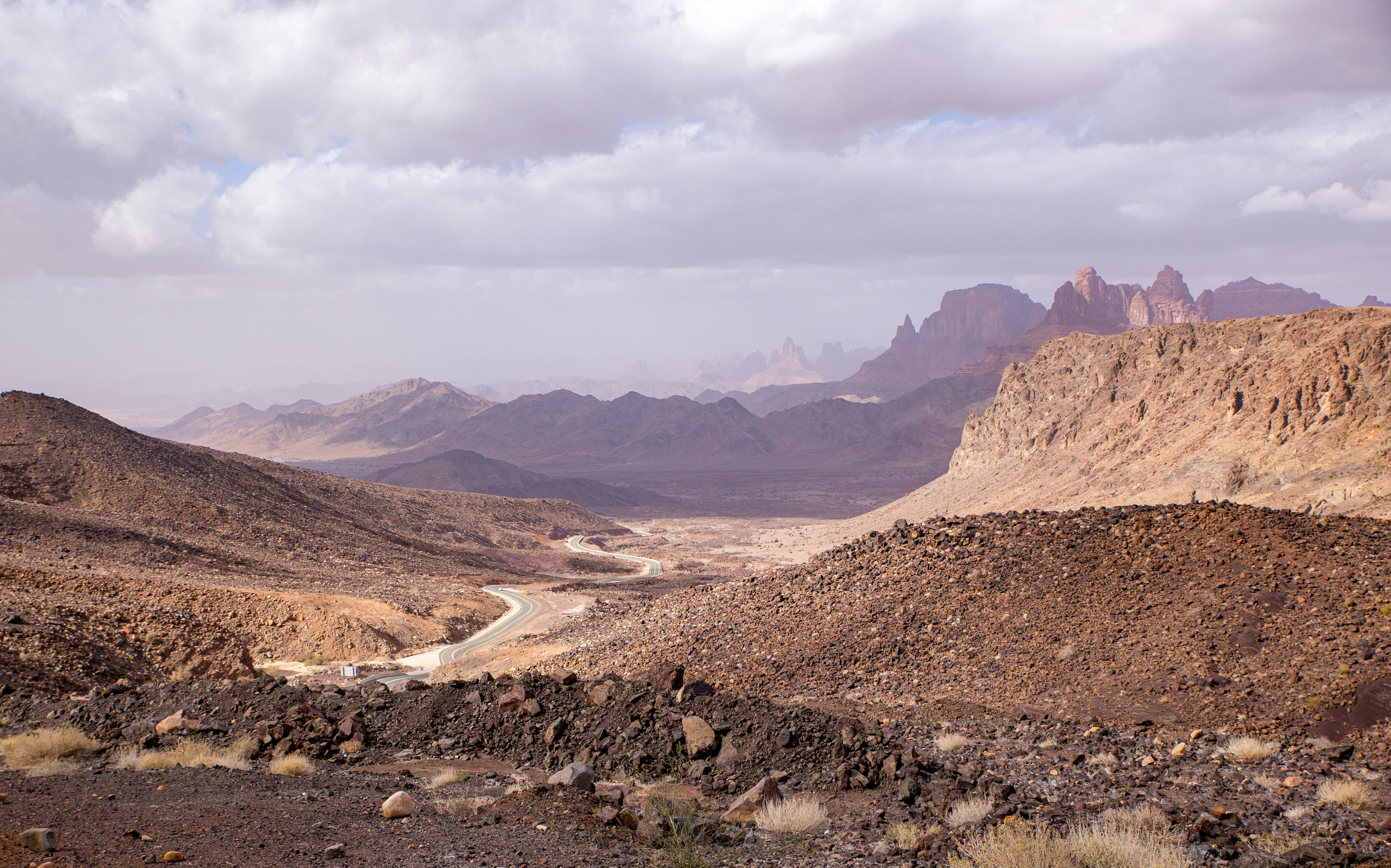 Road Leading through Rocky Desert · Free Stock Photo