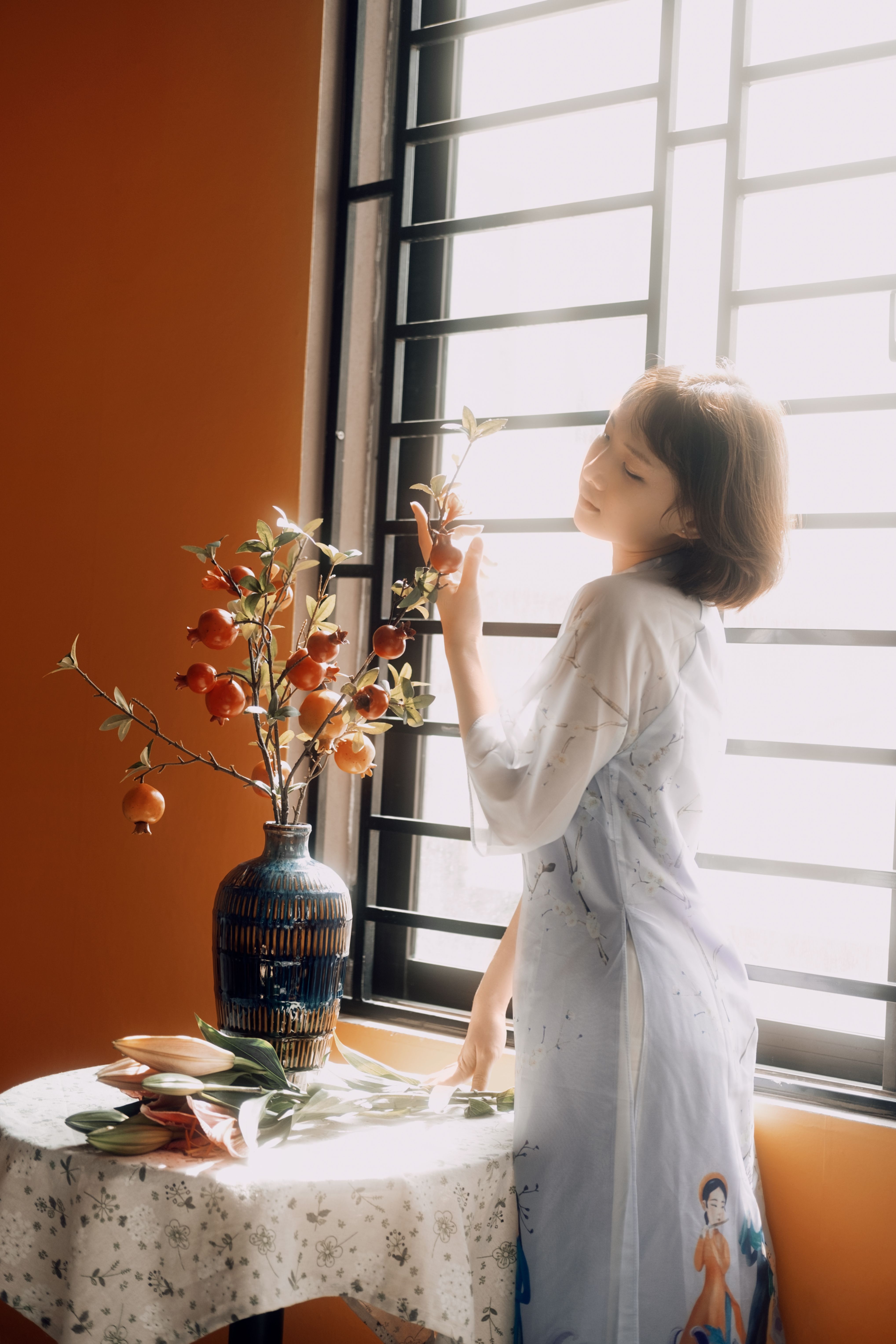 Table And Girl Photos, Download The BEST Free Table And Girl Stock ...