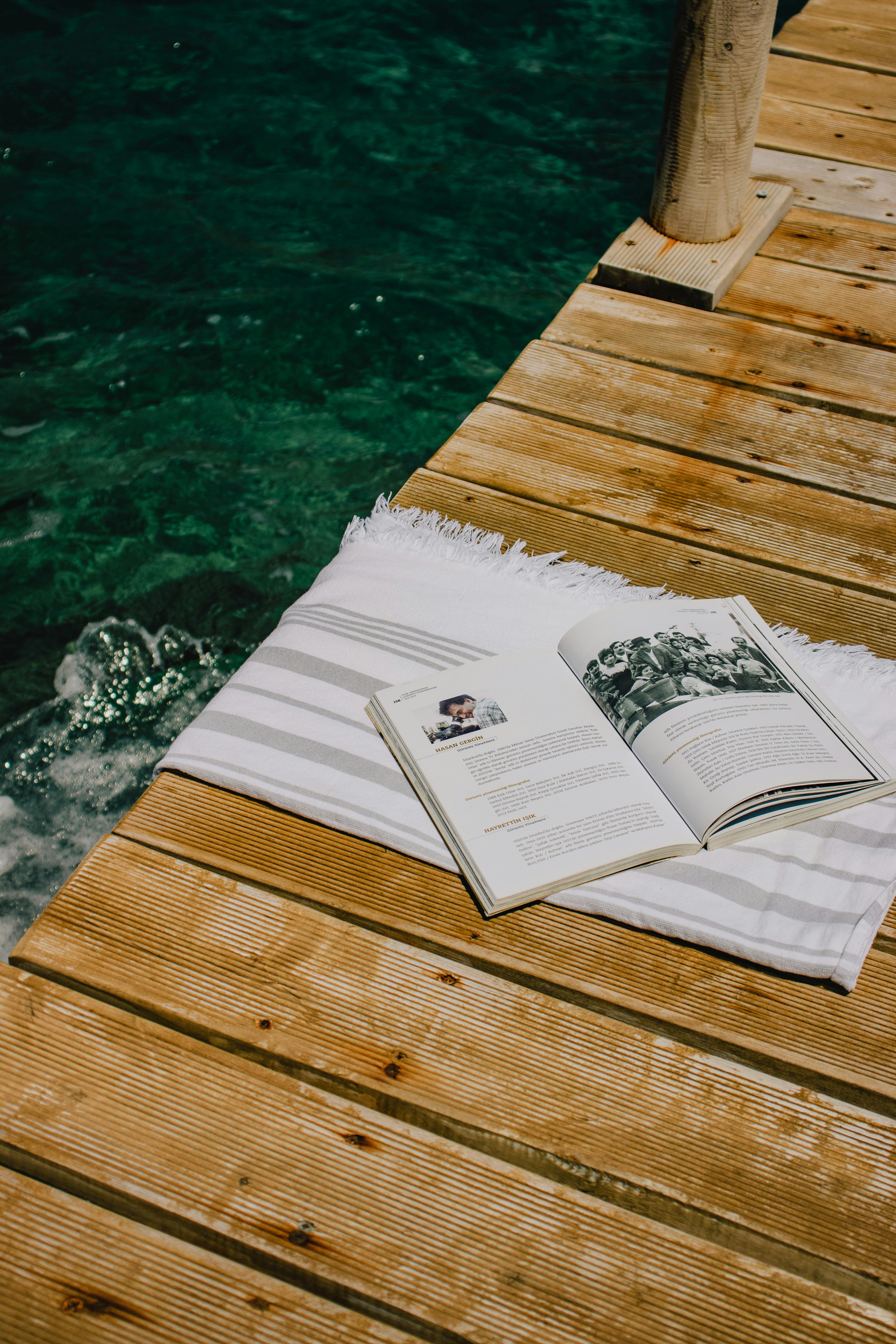 Reading By Water Photos, Download The BEST Free Reading By Water Stock ...