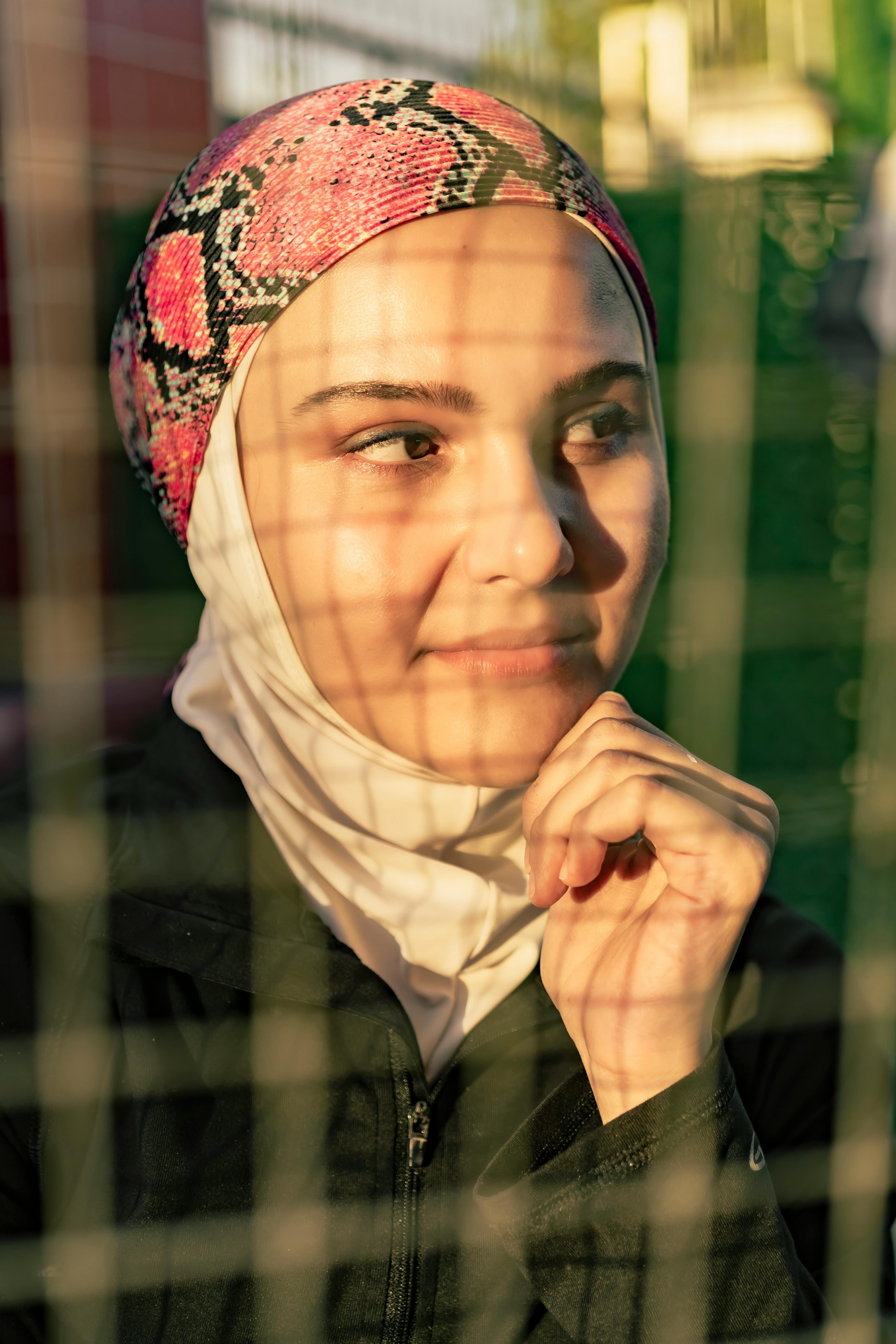 Close-Up Shot of a Woman Wearing Hijab · Free Stock Photo