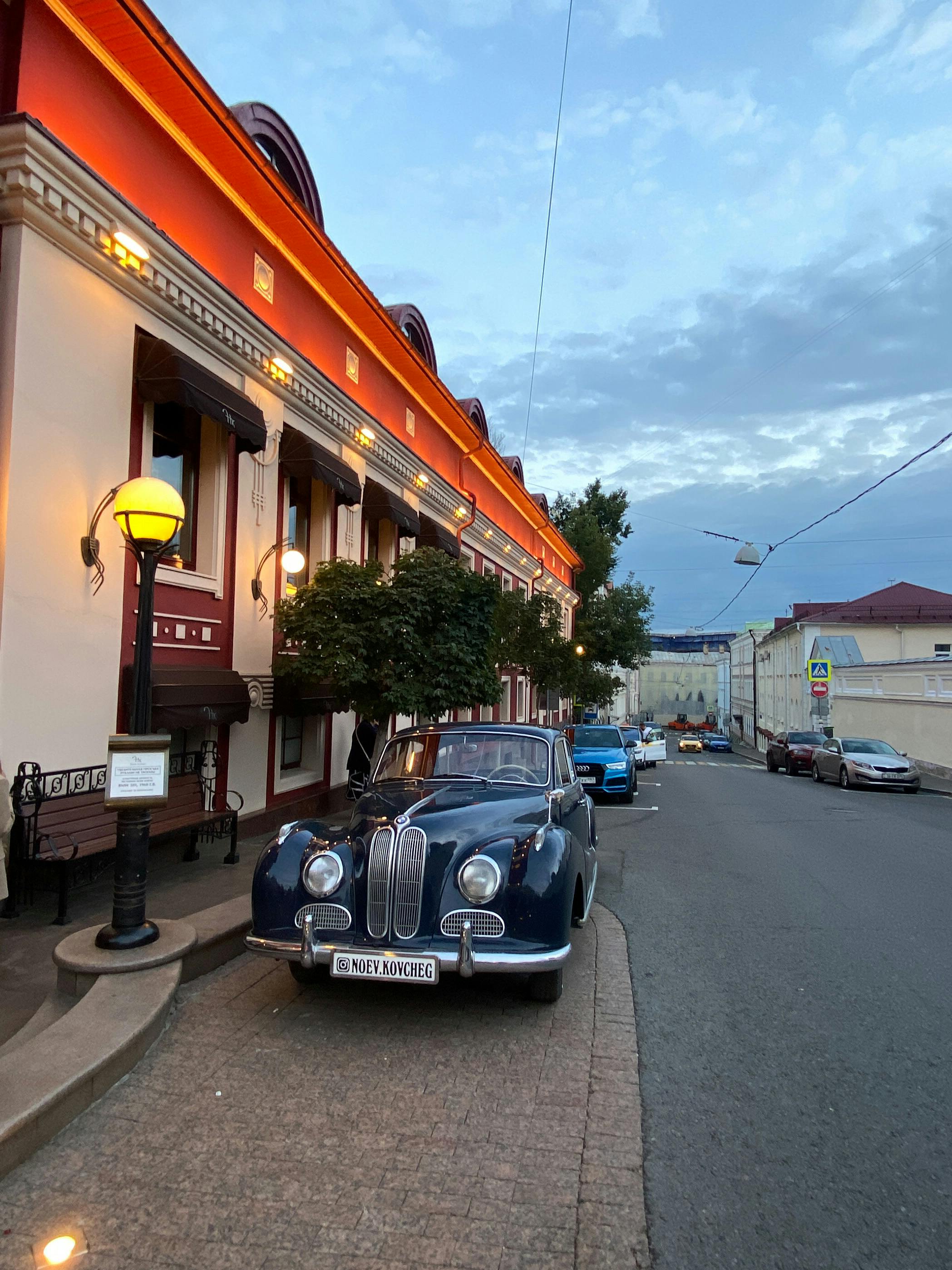 A Black Vintage Car Beside a Building · Free Stock Photo