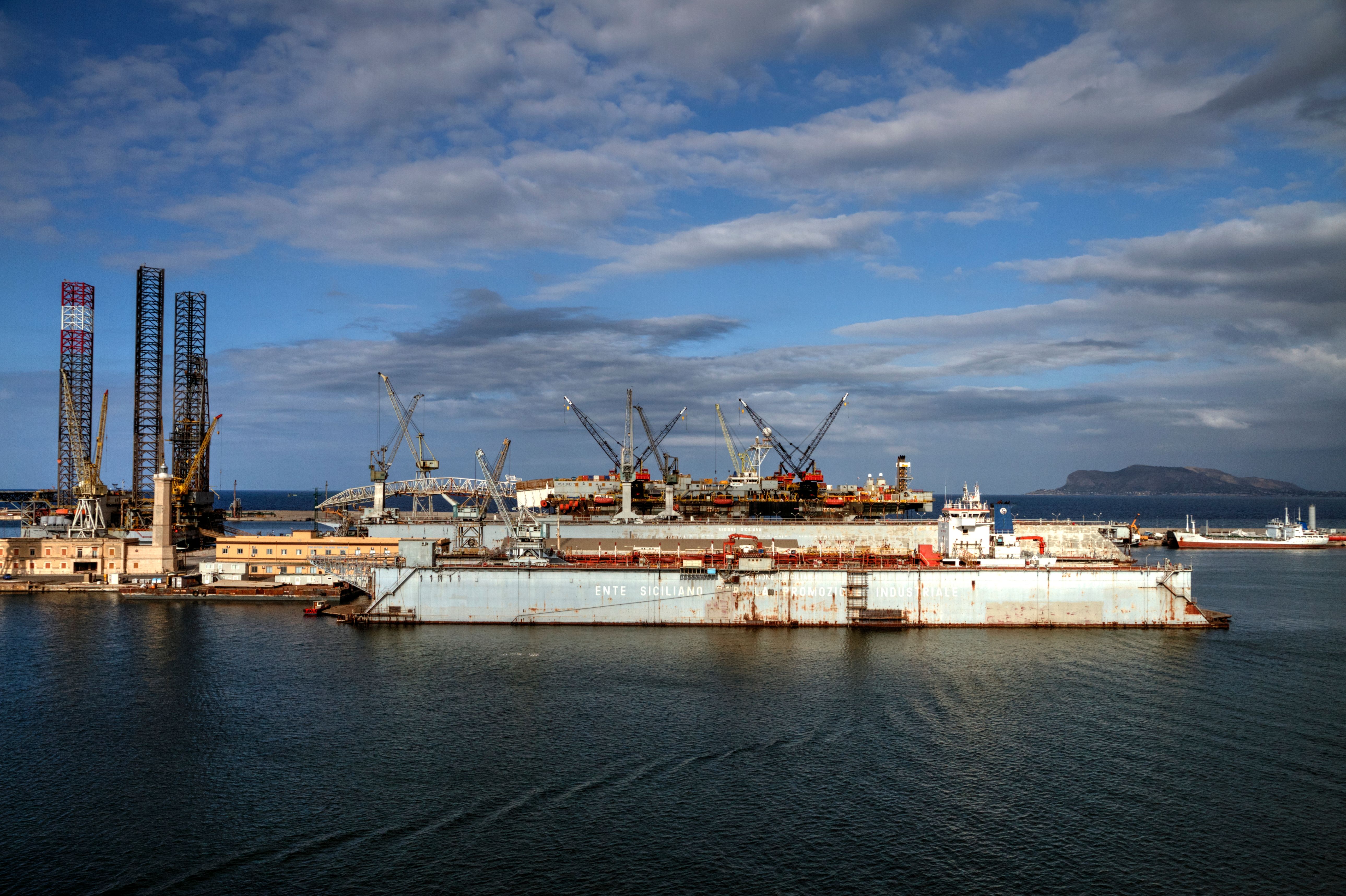 Cargo Ships Photos, Download The BEST Free Cargo Ships Stock Photos ...