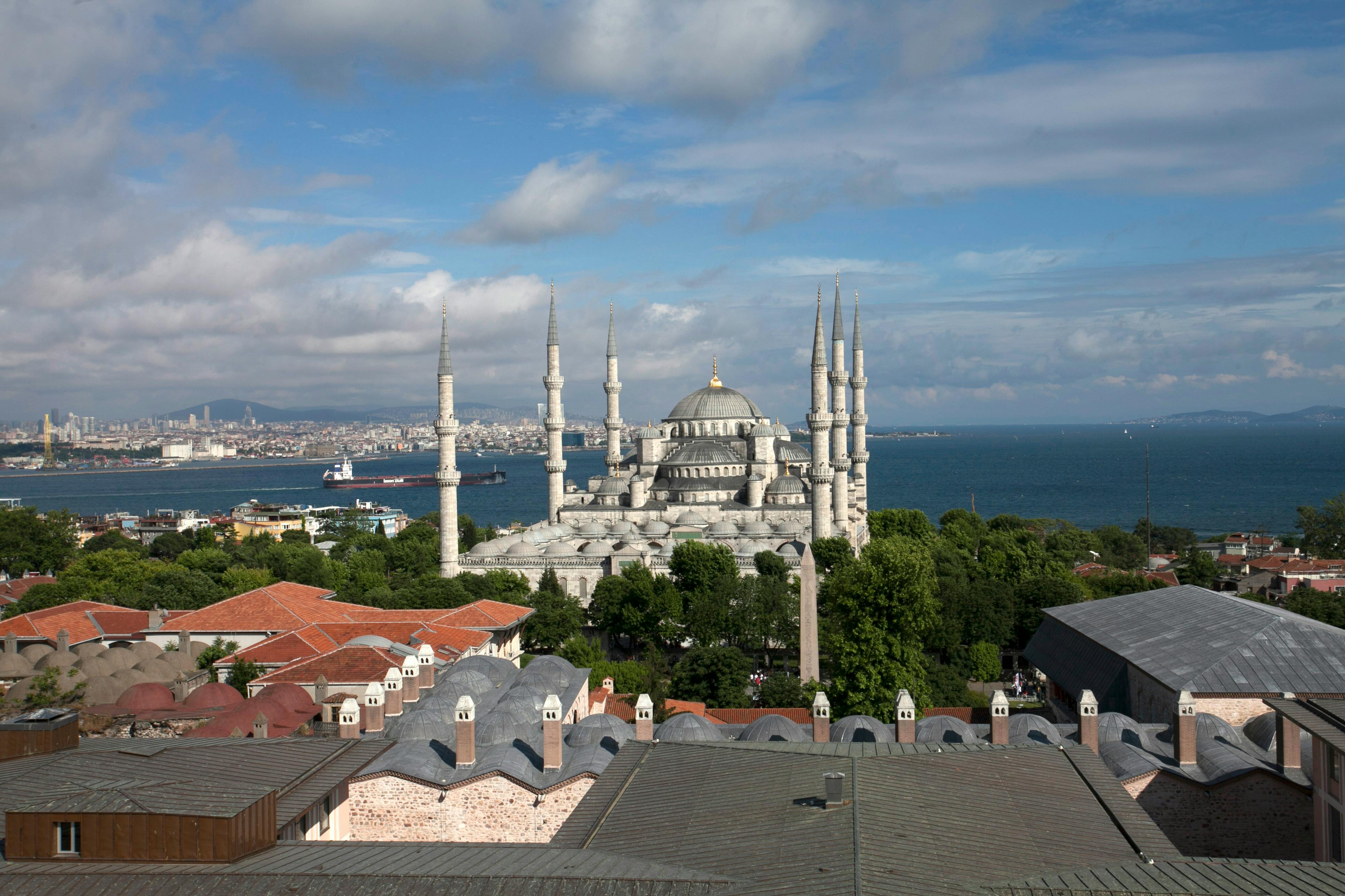 Blue Mosque through Arch Gate · Free Stock Photo