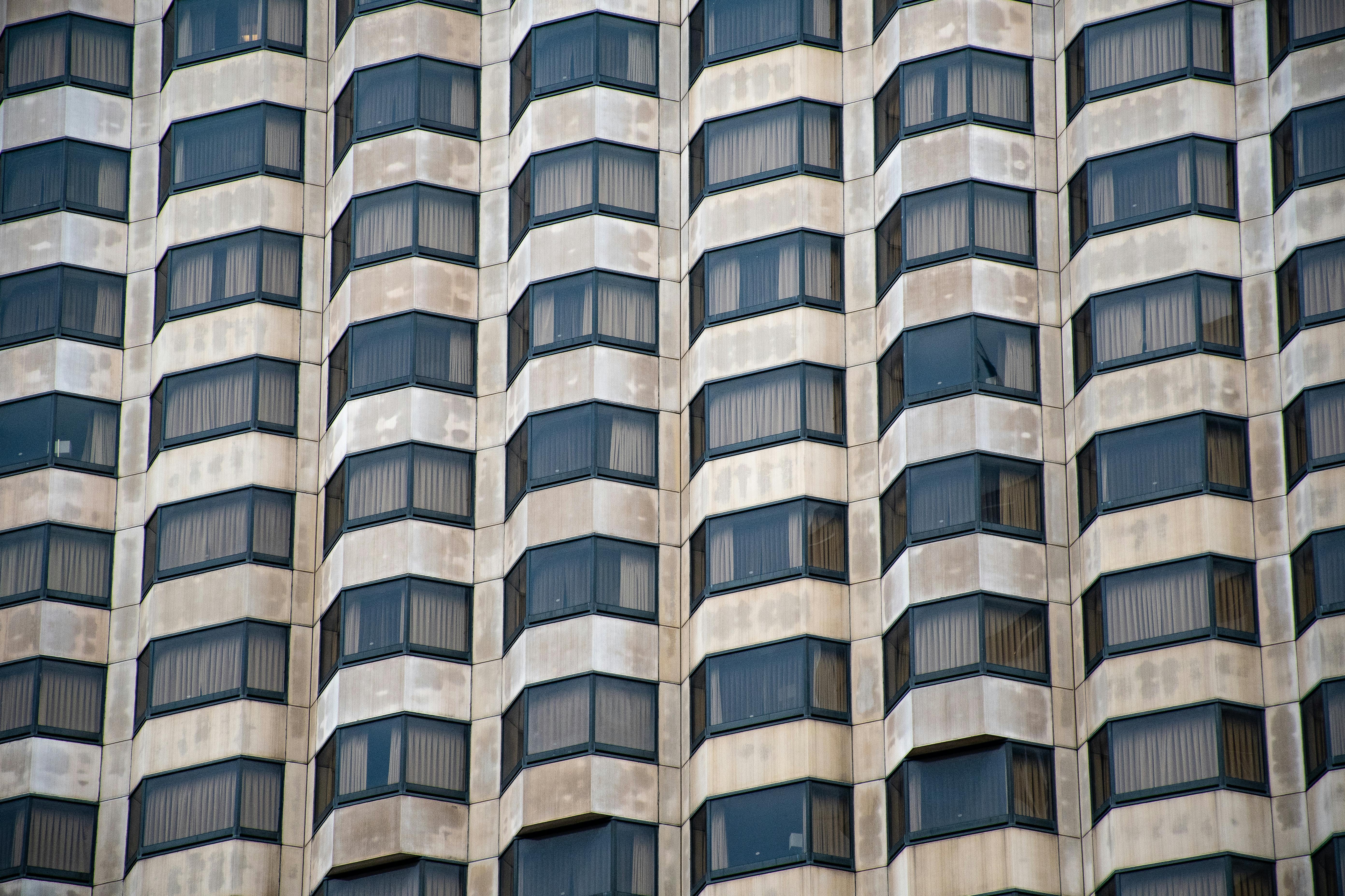 Gray and Clear Glass Building · Free Stock Photo
