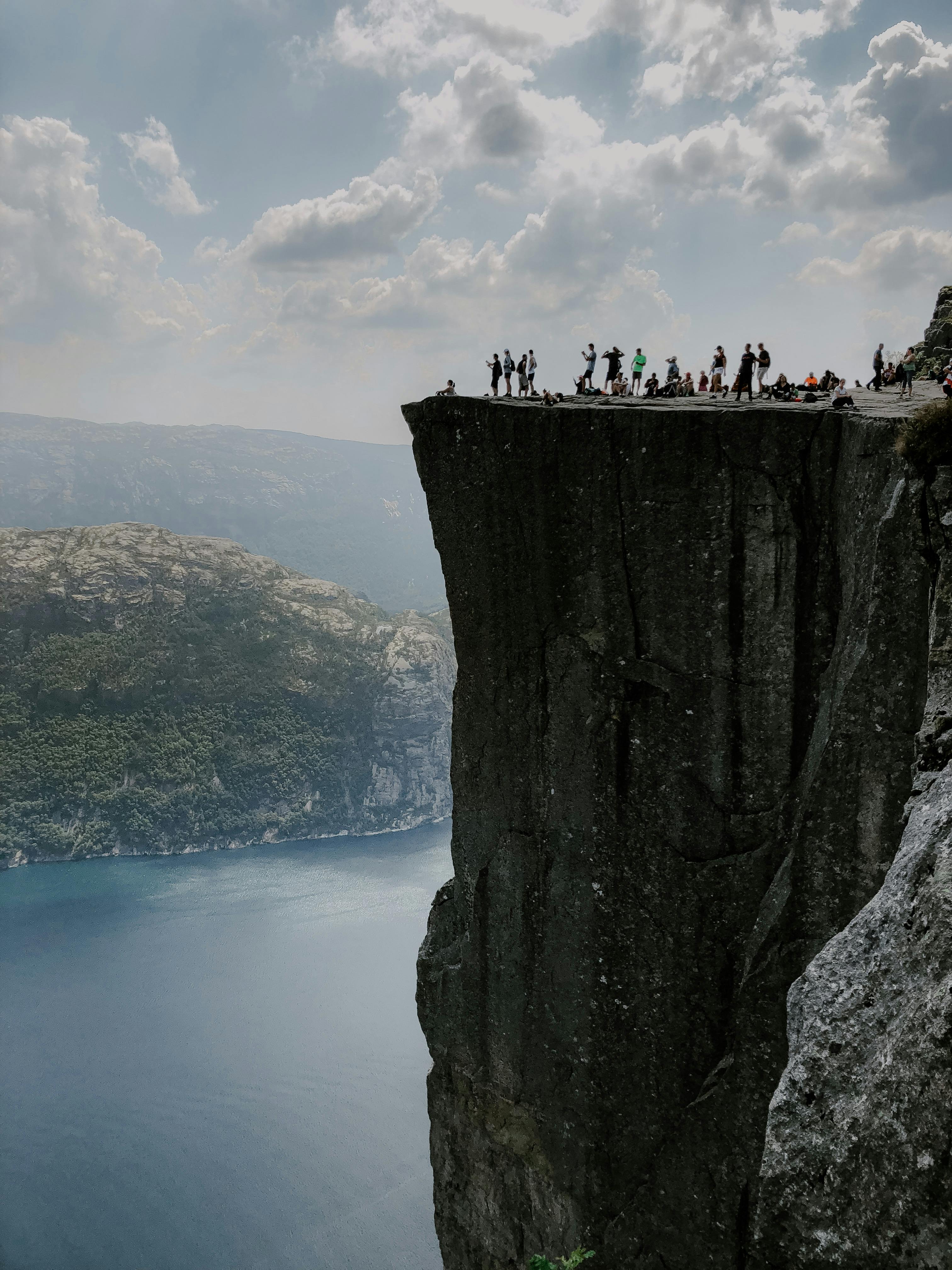 People Standing on the Cliff · Free Stock Photo