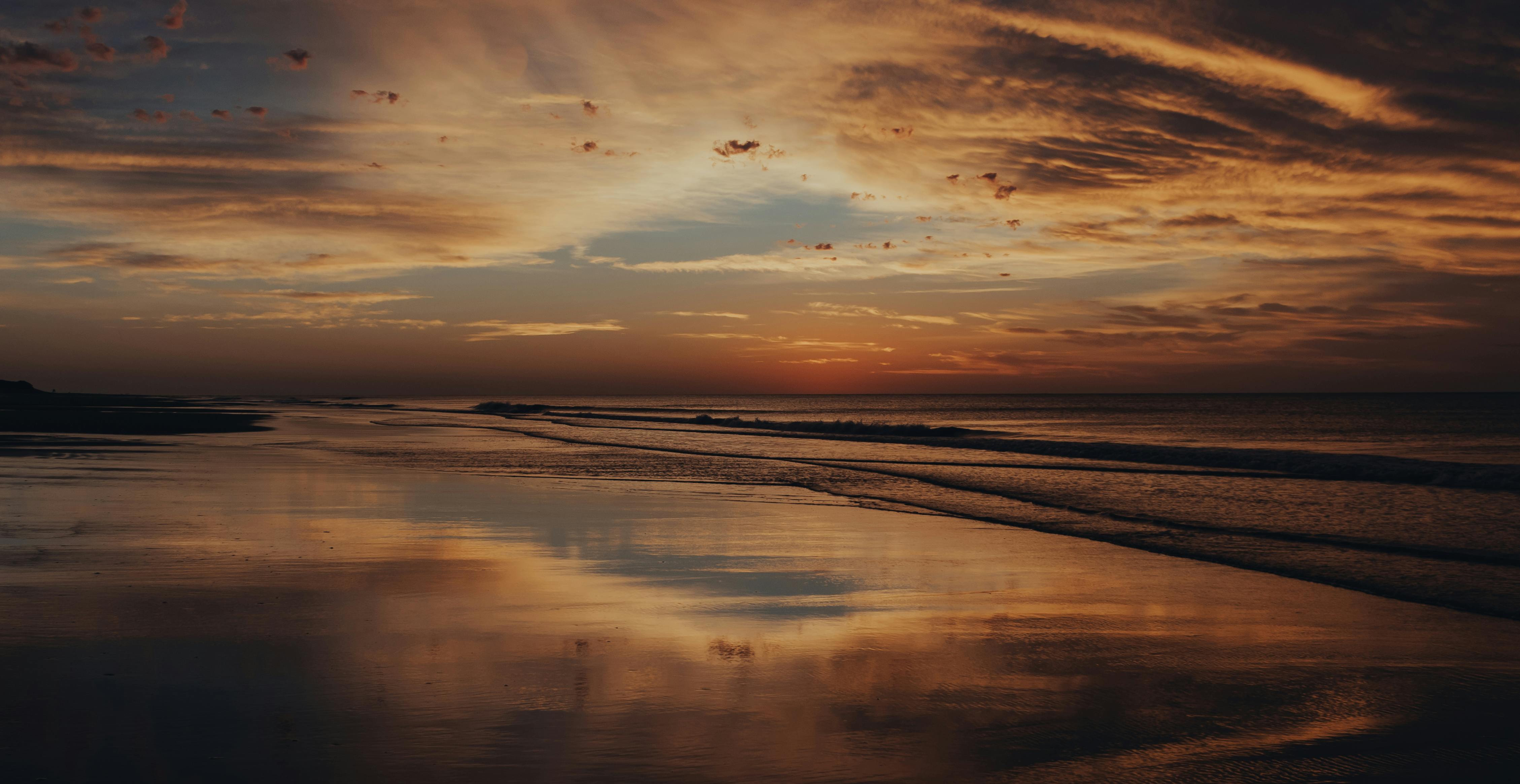 Clodus on Sky during Sunset over Beach · Free Stock Photo