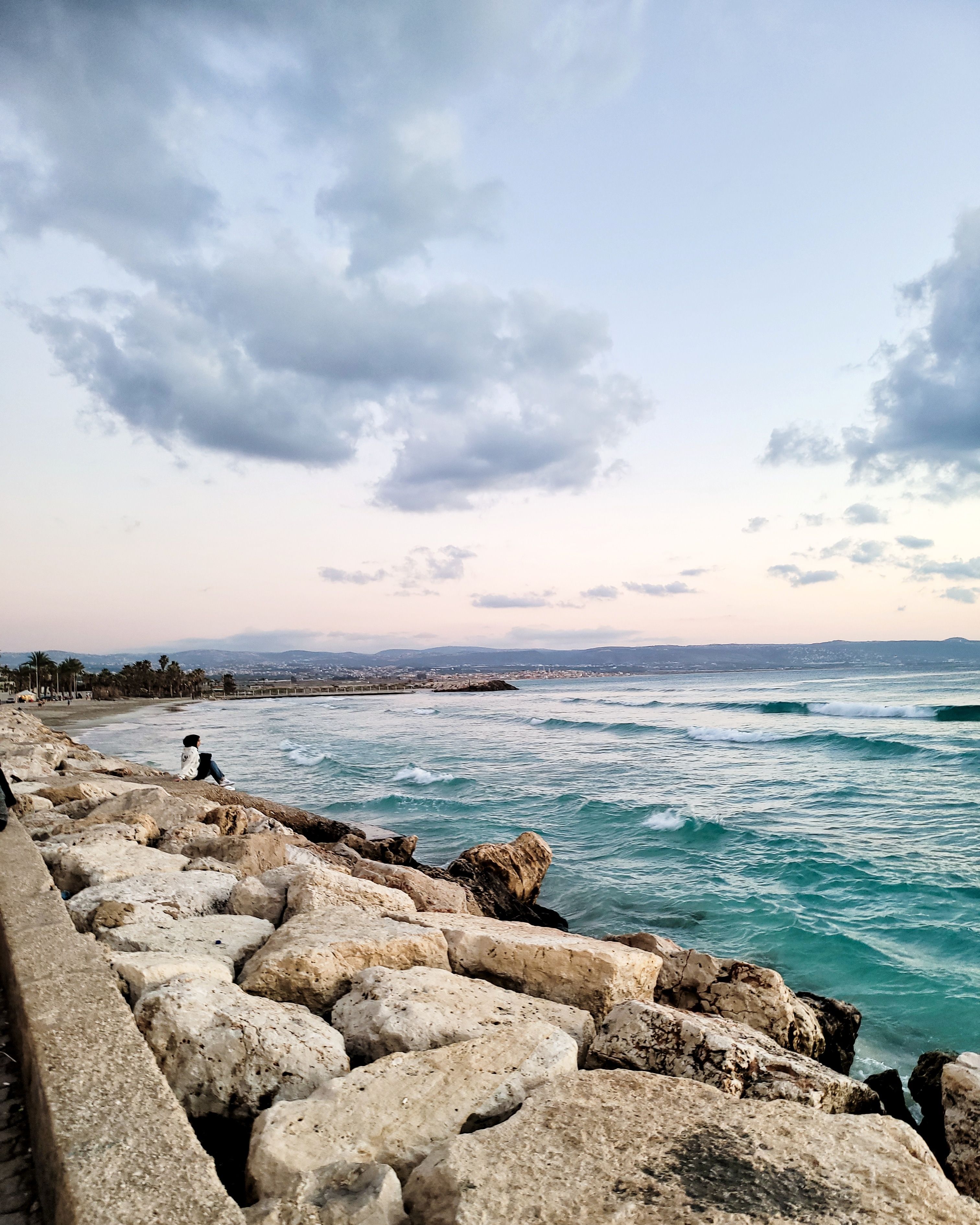 Rock Formations on the Beach · Free Stock Photo