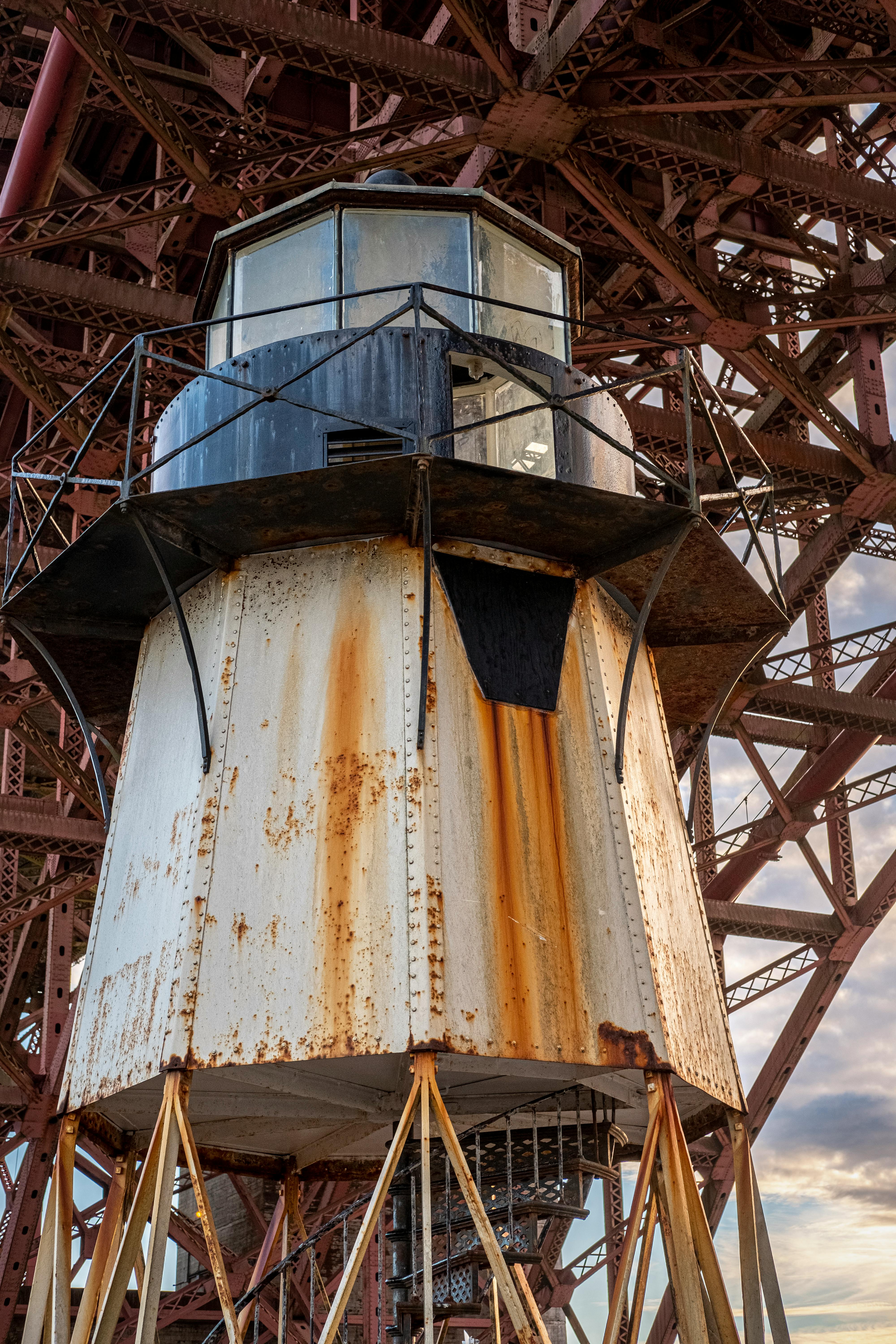 Abandoned Rusty Lighthouse · Free Stock Photo