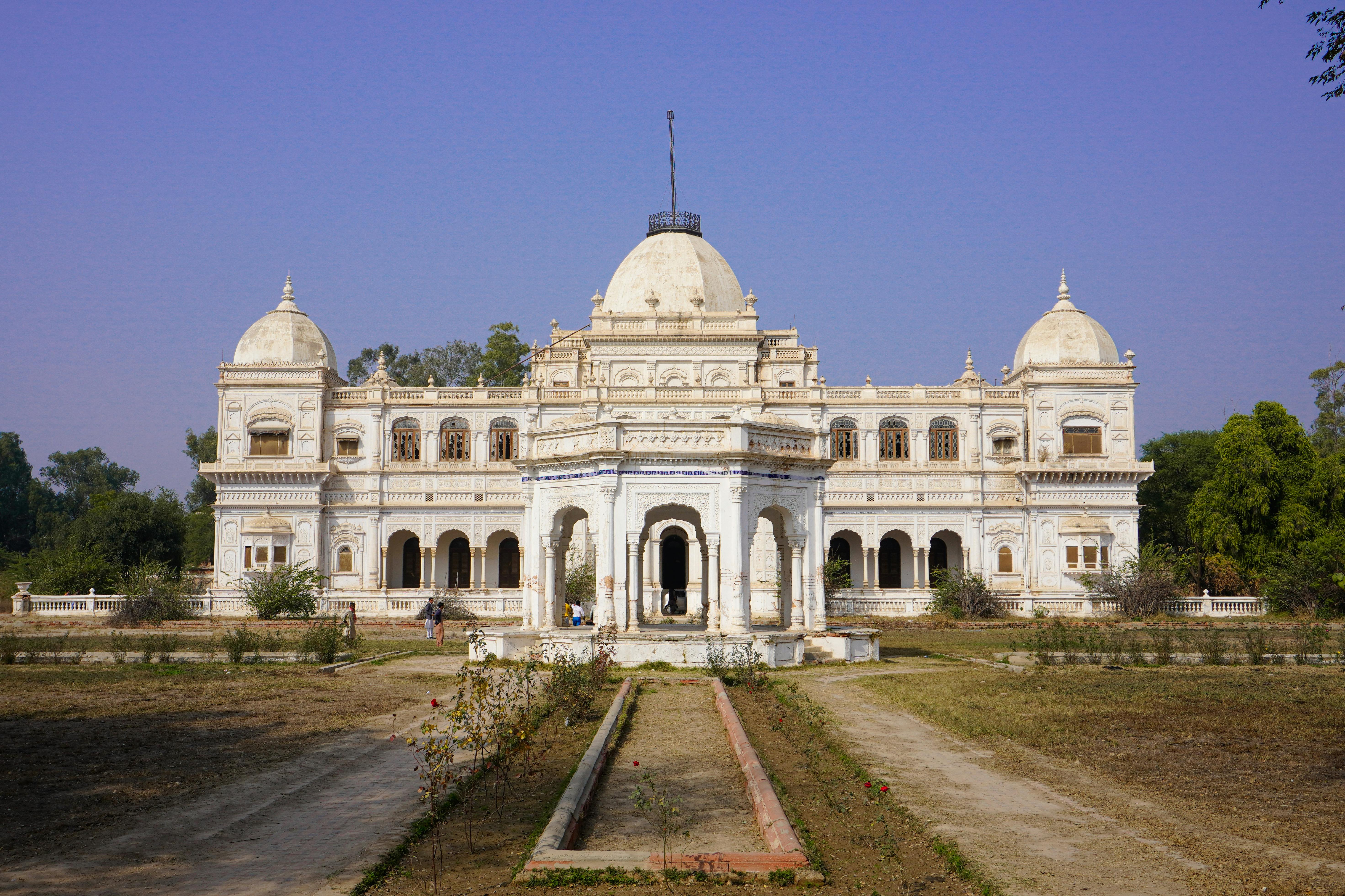 Facade of Sadiq Garh Palace in Pakistan · Free Stock Photo