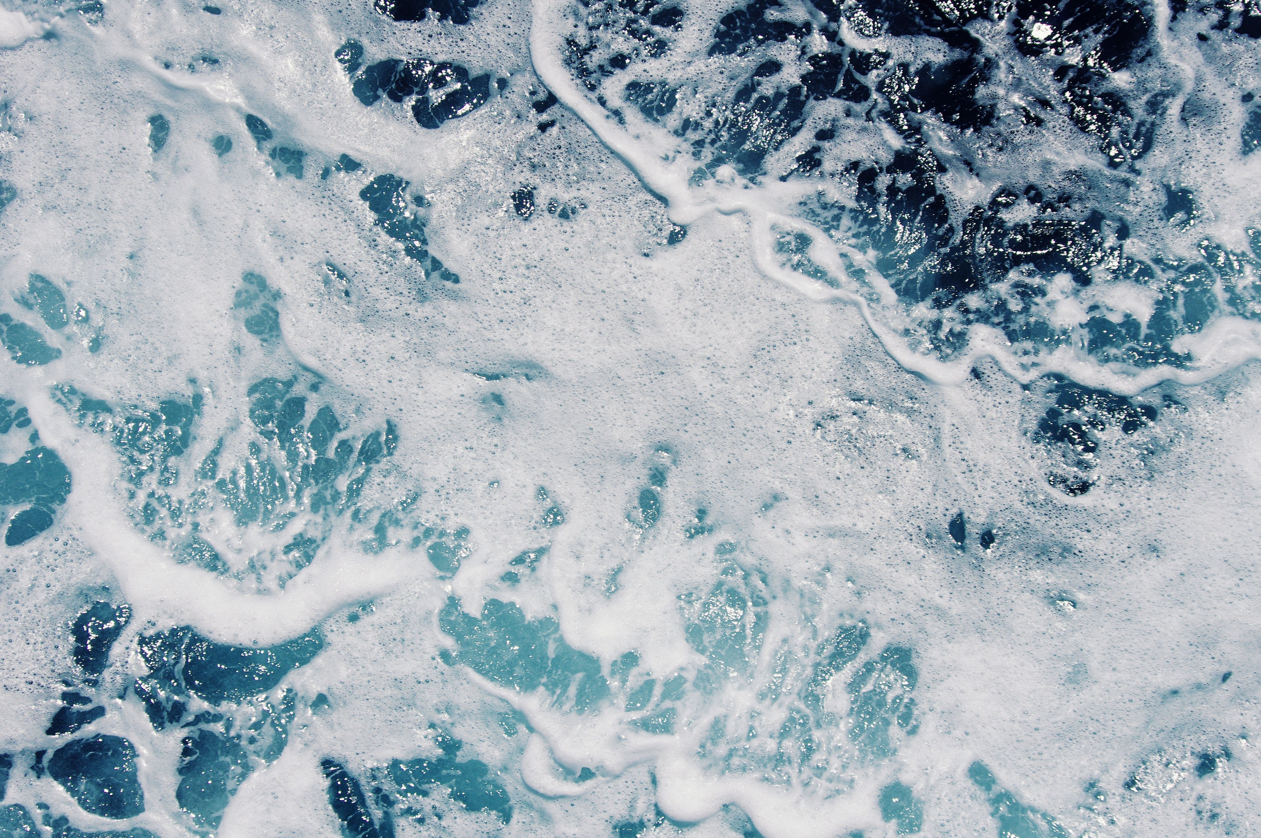 Close-Up Shot of Ocean Waves · Free Stock Photo