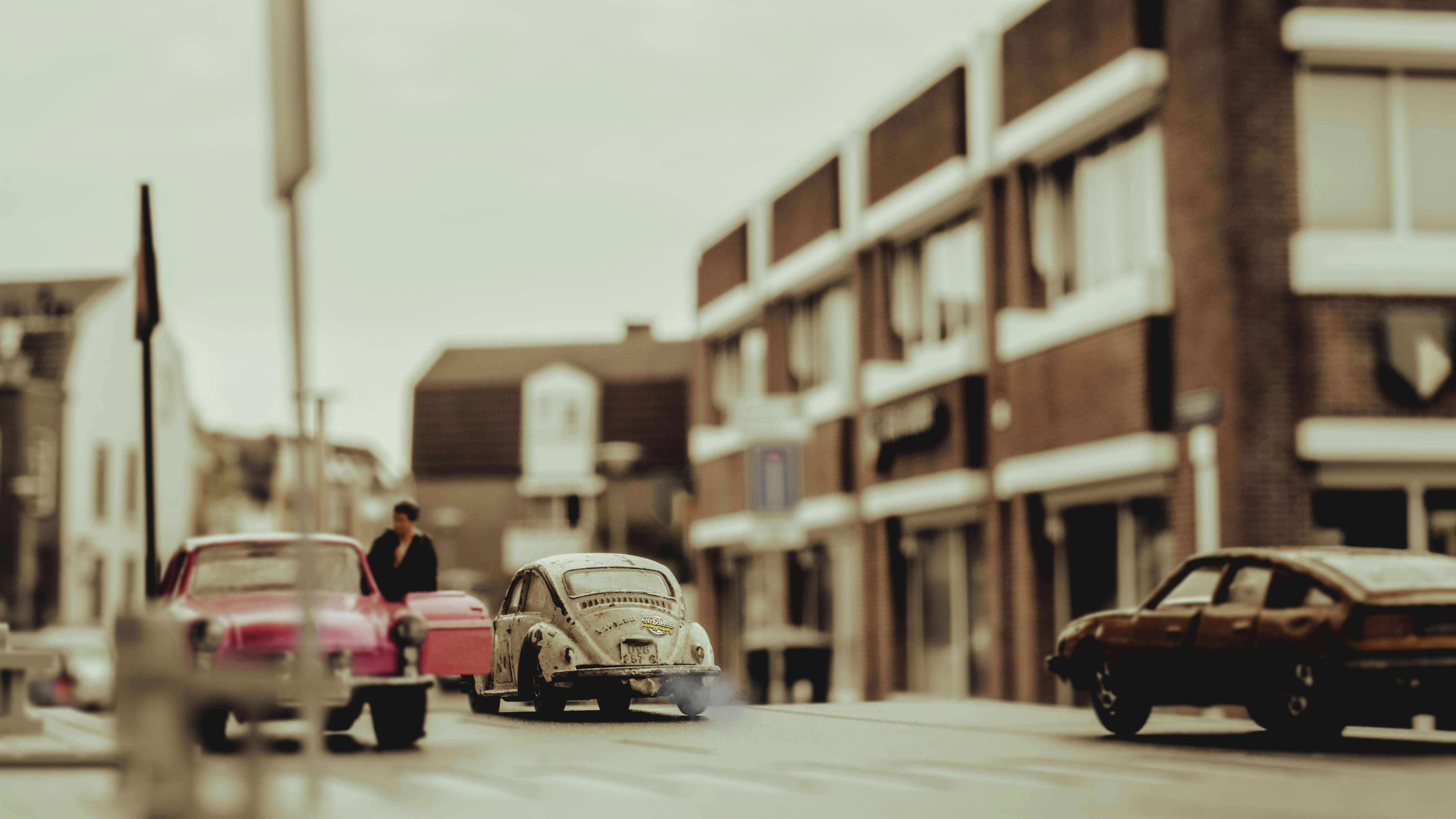 City Street with Vintage Cars · Free Stock Photo