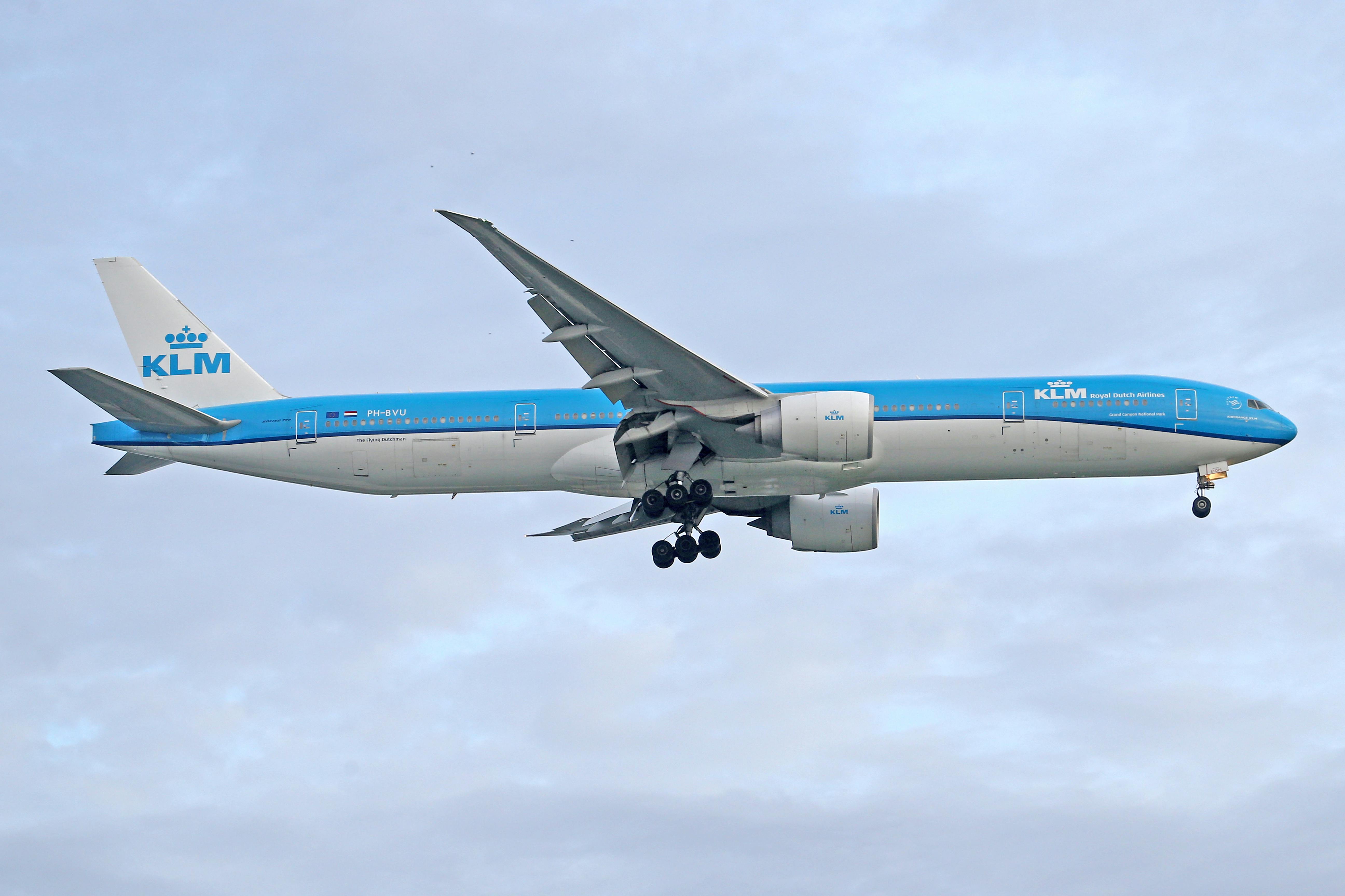 White Airplane Flying in the Sky · Free Stock Photo