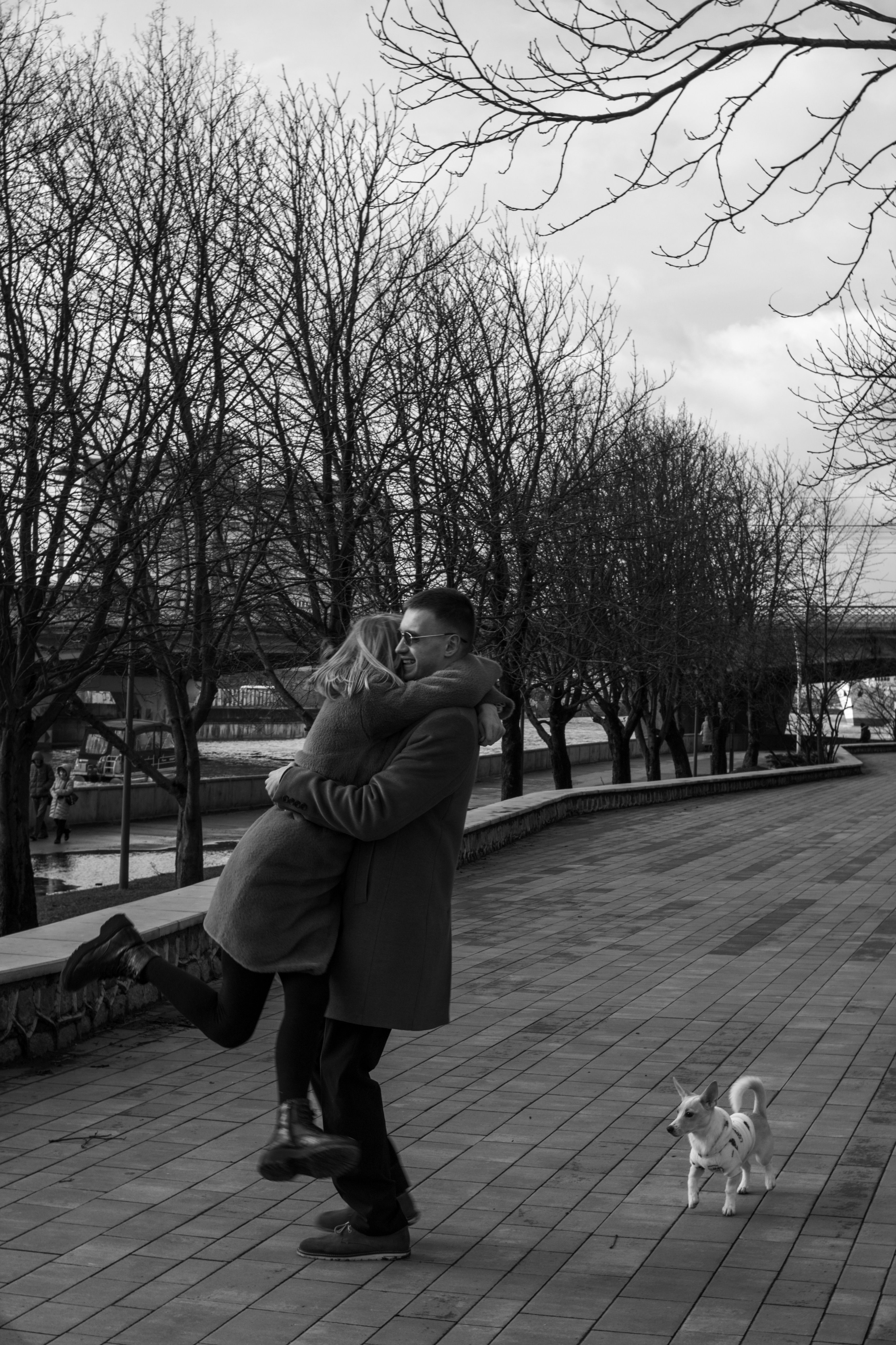 Grayscale Photo of a Couple Hugging on the Street · Free Stock Photo