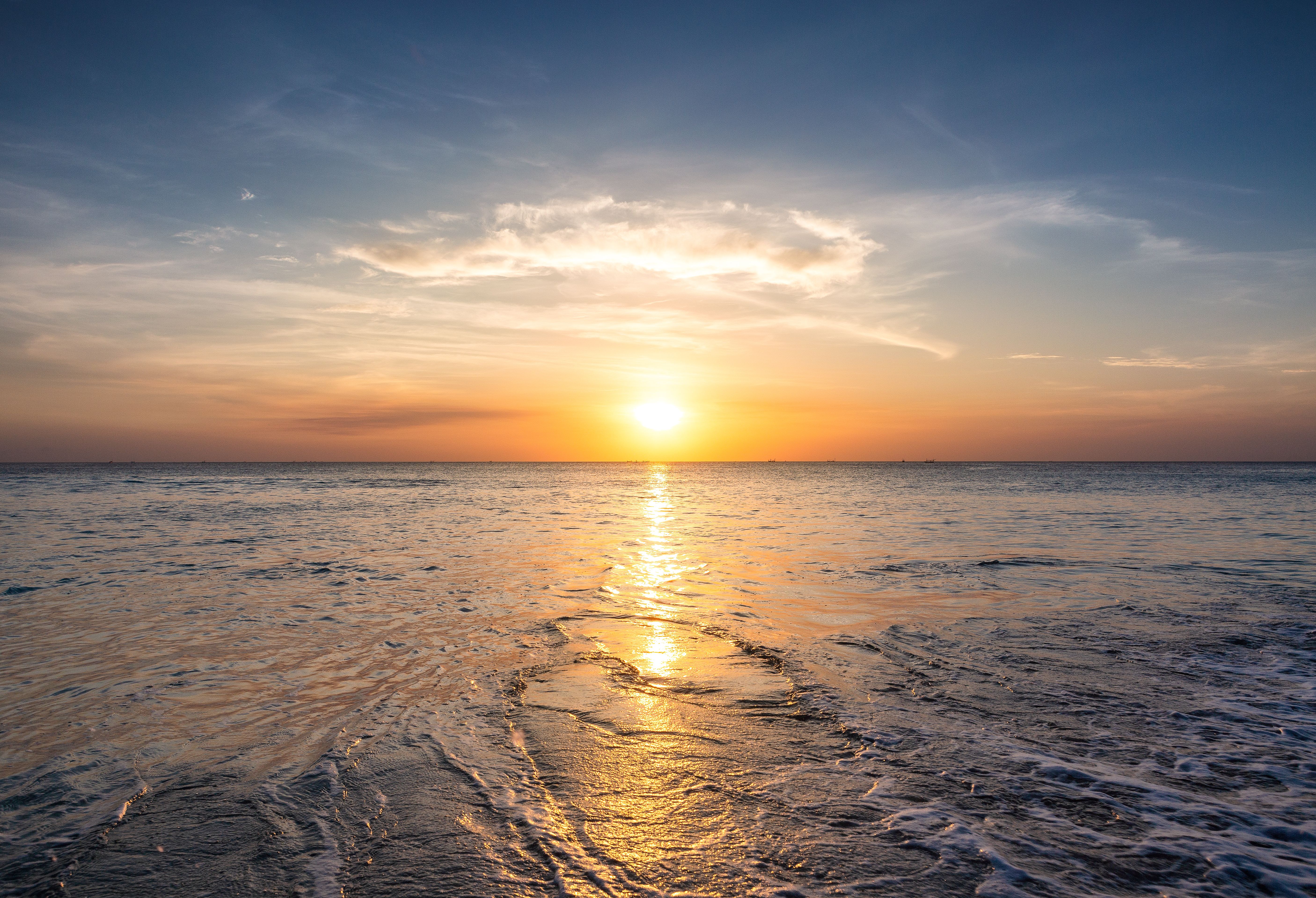 Ocean View During Sunset · Free Stock Photo
