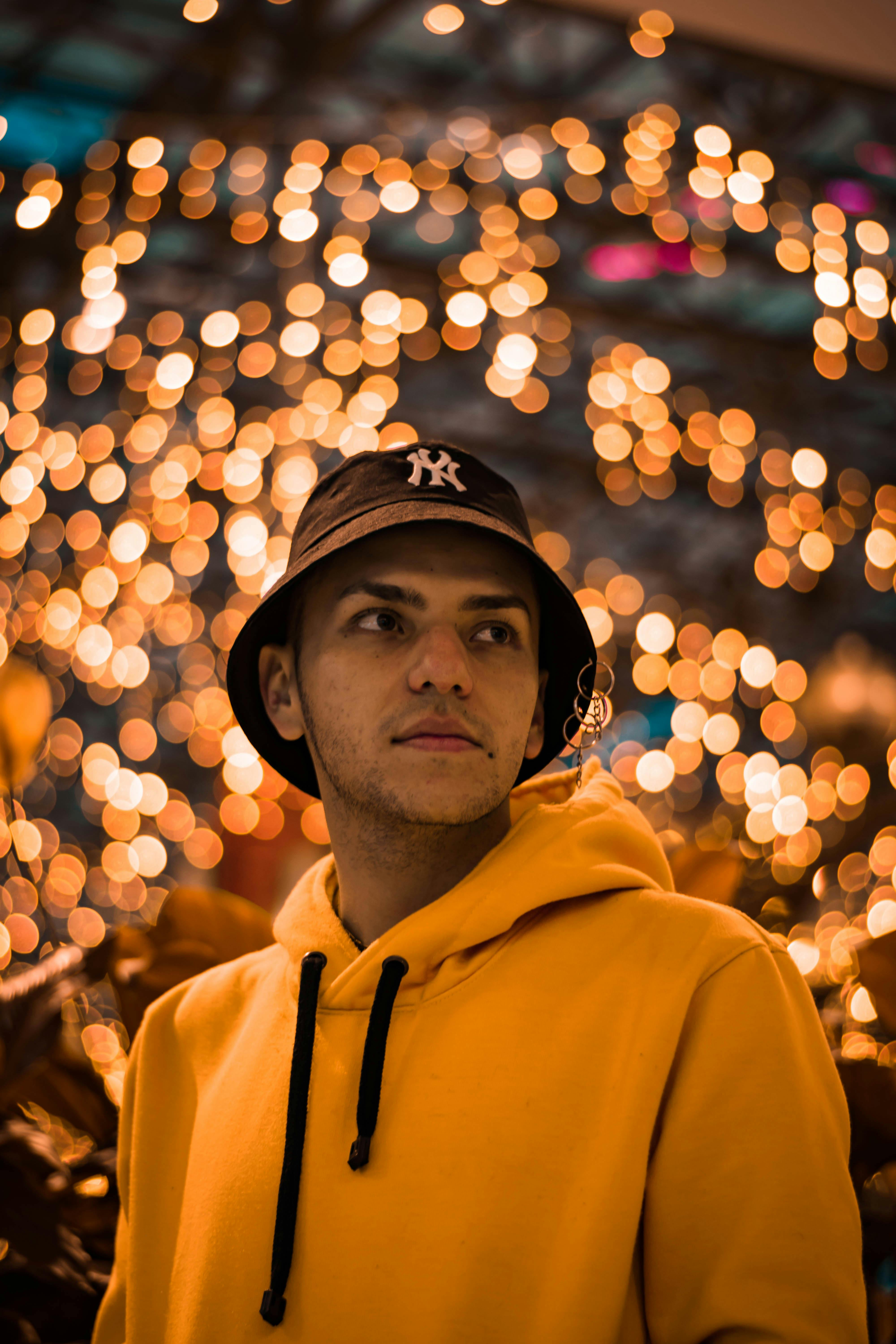 Silhouette of a Man Wearing Hat · Free Stock Photo