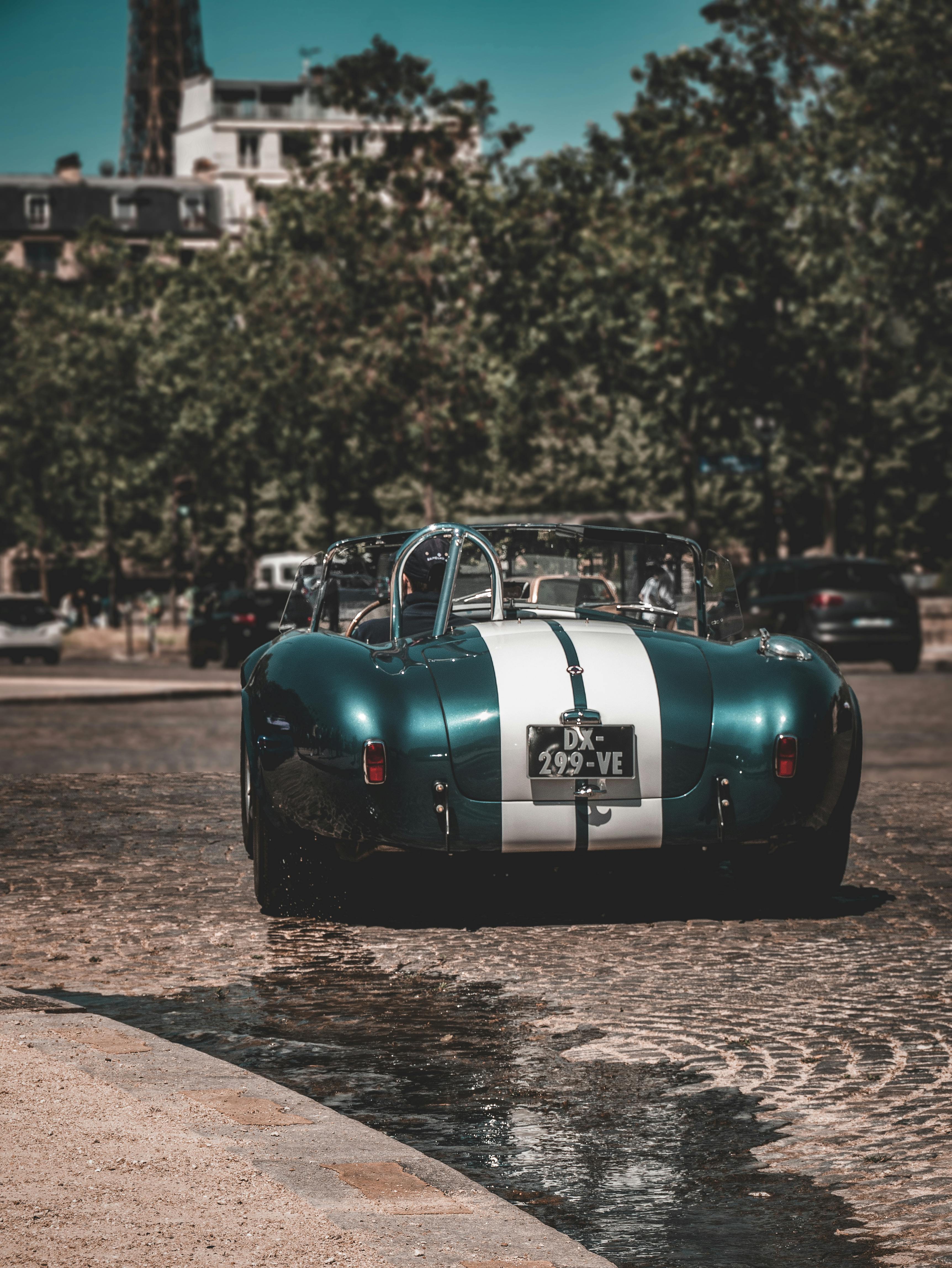 Back View of Sunlit AC Cobra · Free Stock Photo