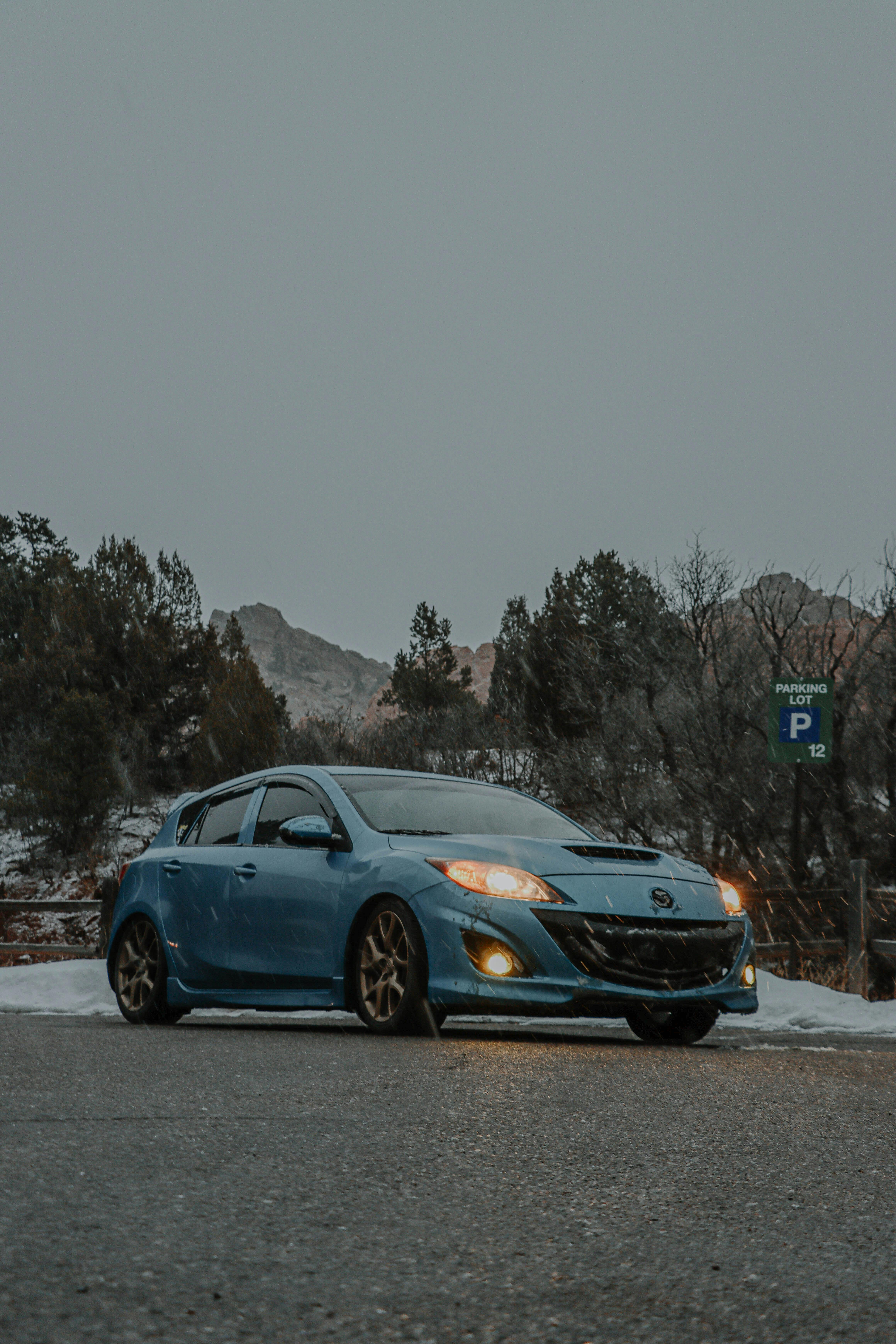 Photo of a Gray Car · Free Stock Photo