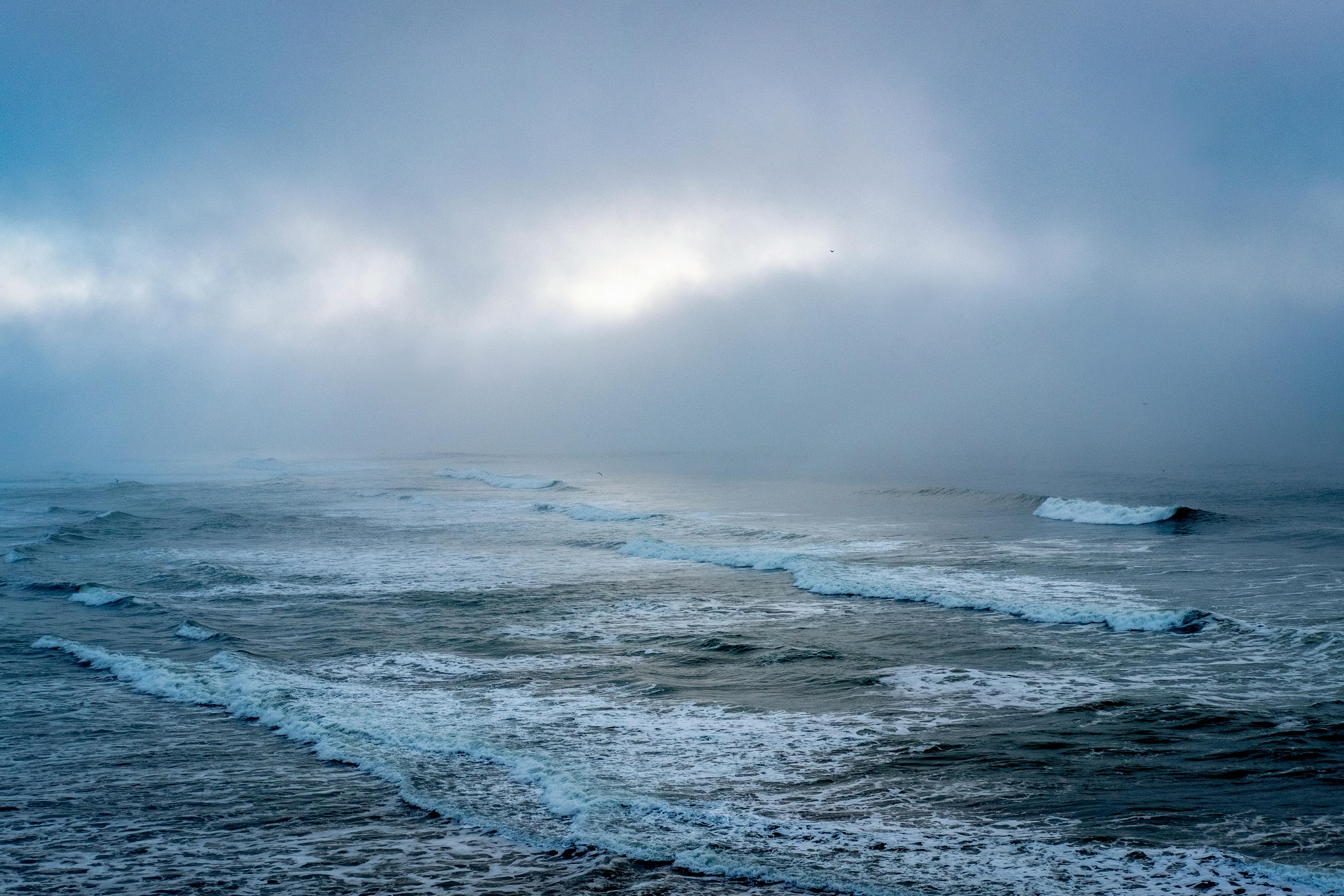Waves on the Ocean during a Cloudy Day · Free Stock Photo