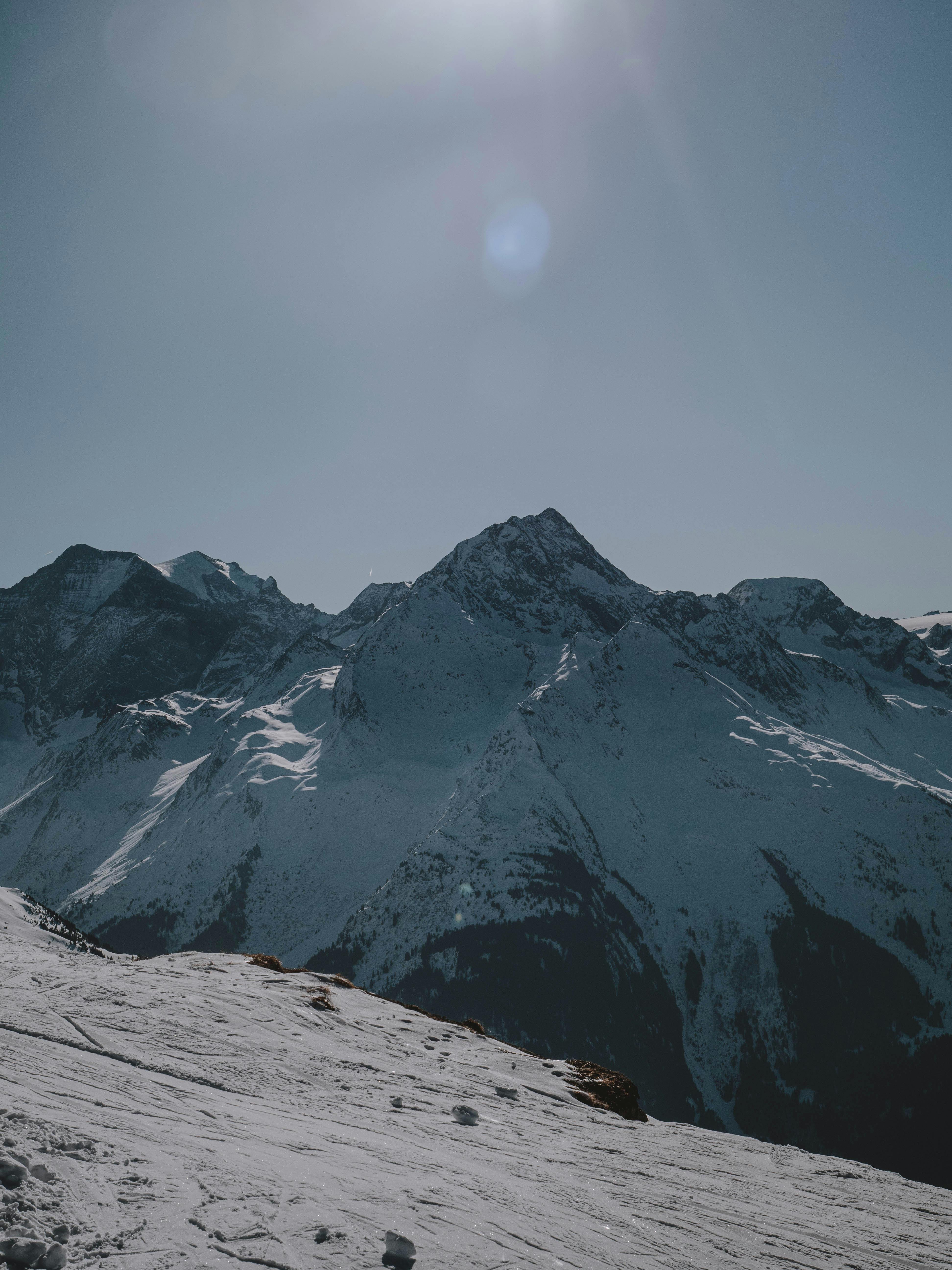 Clear Sky over Mountains · Free Stock Photo