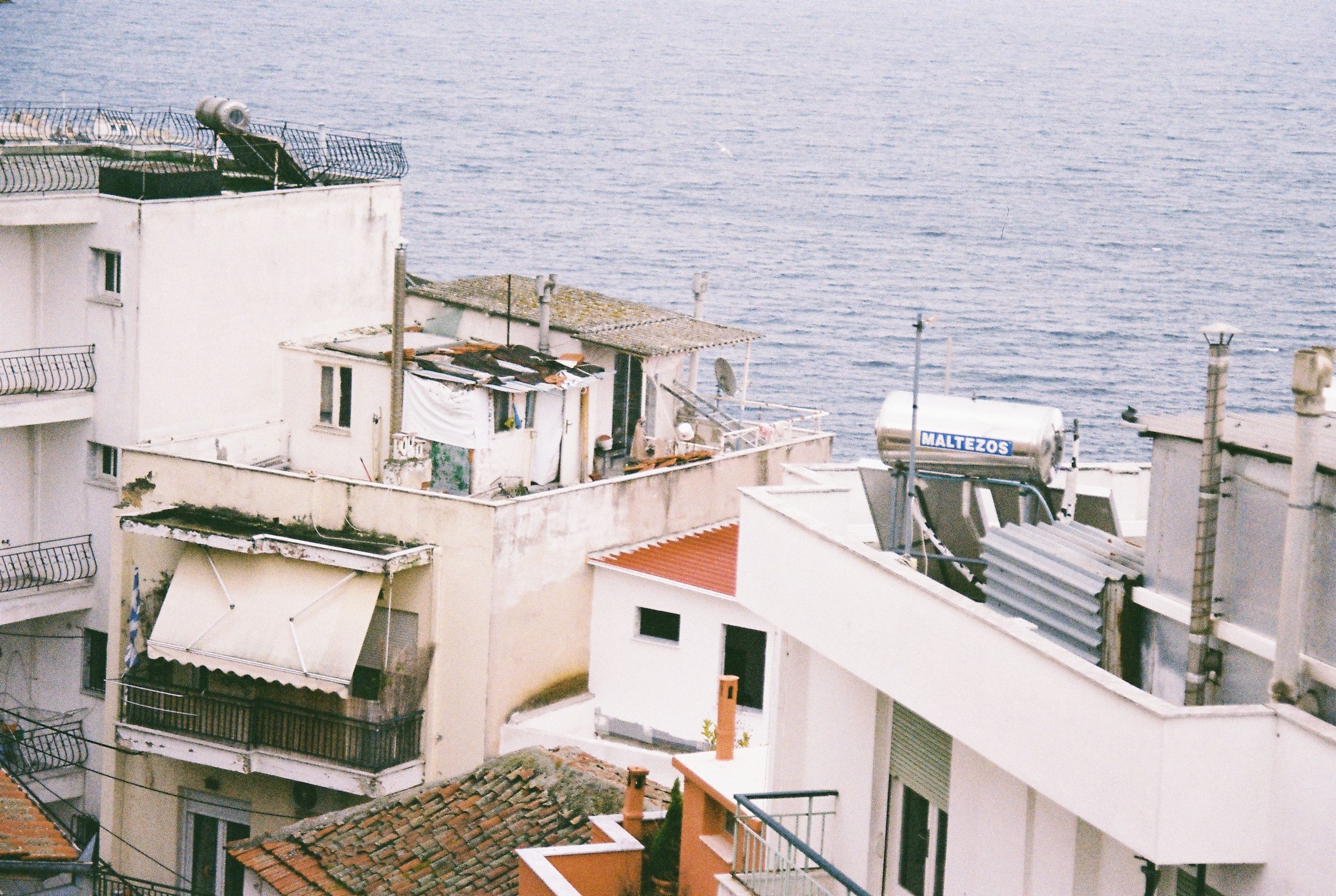 Buildings by a Sea · Free Stock Photo