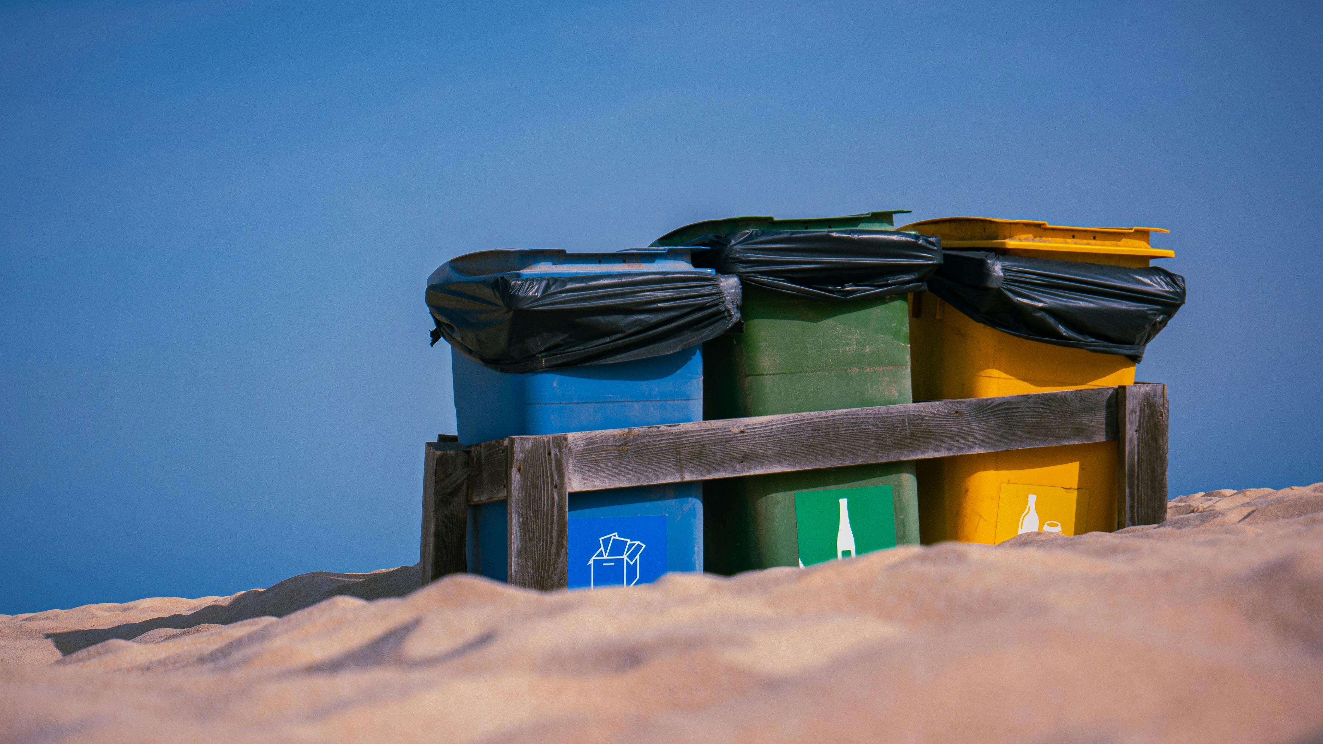 Trash Bins Photos, Download The BEST Free Trash Bins Stock Photos & HD ...