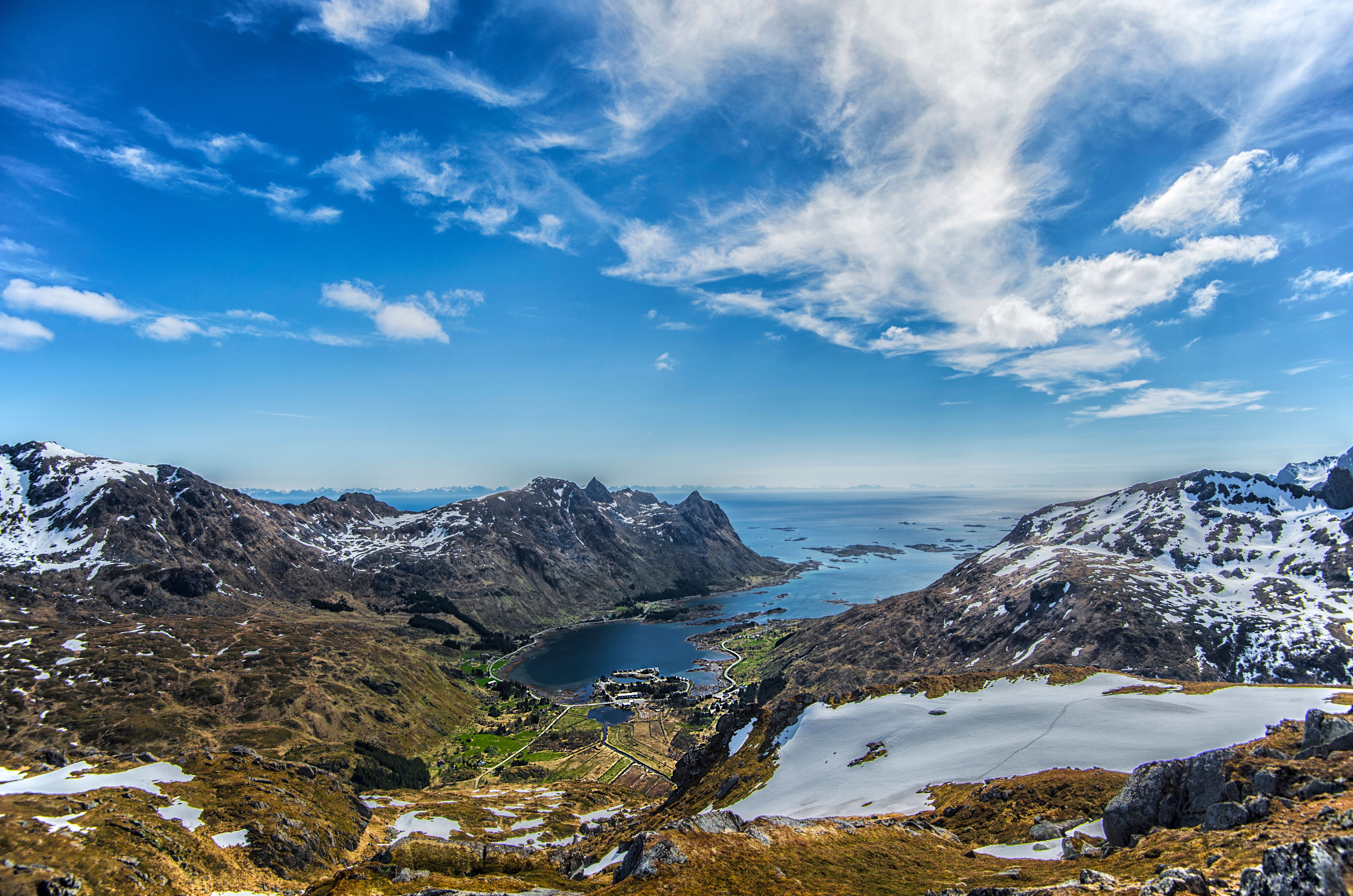People Watching the Sea of Clouds · Free Stock Photo