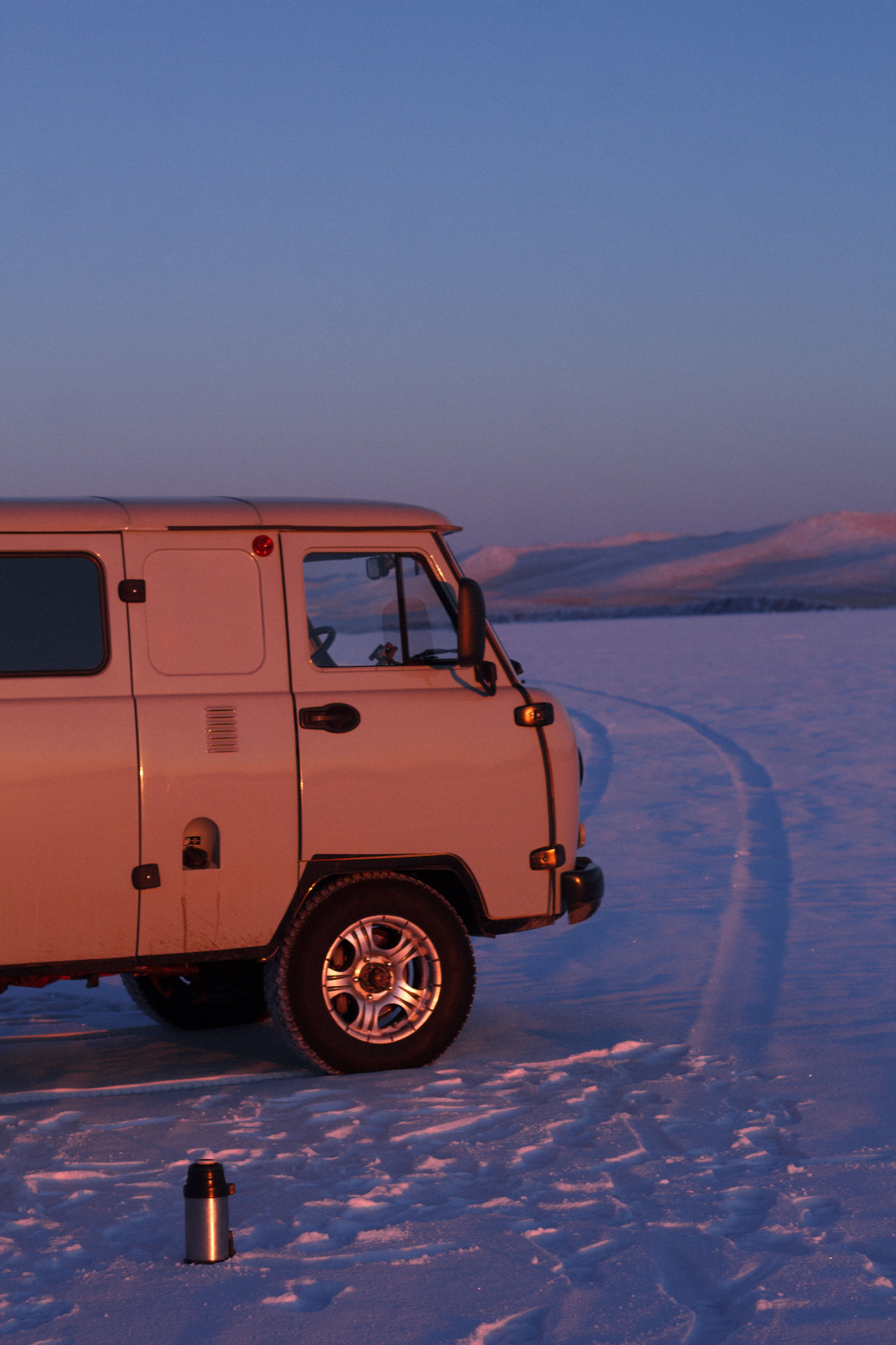 Caravan Amid Winter Landscape · Free Stock Photo