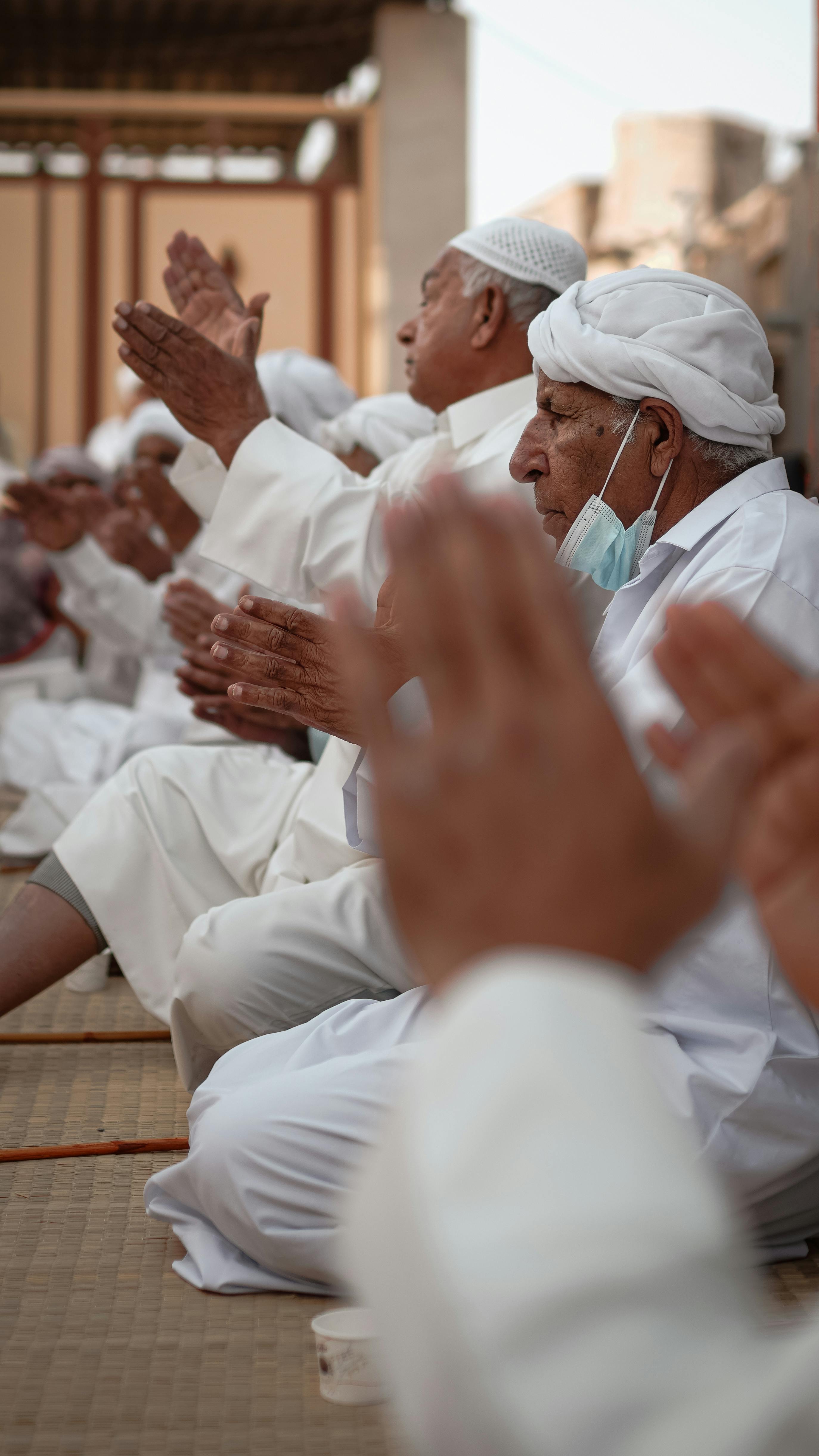 Clapping Man Photos, Download The BEST Free Clapping Man Stock Photos ...