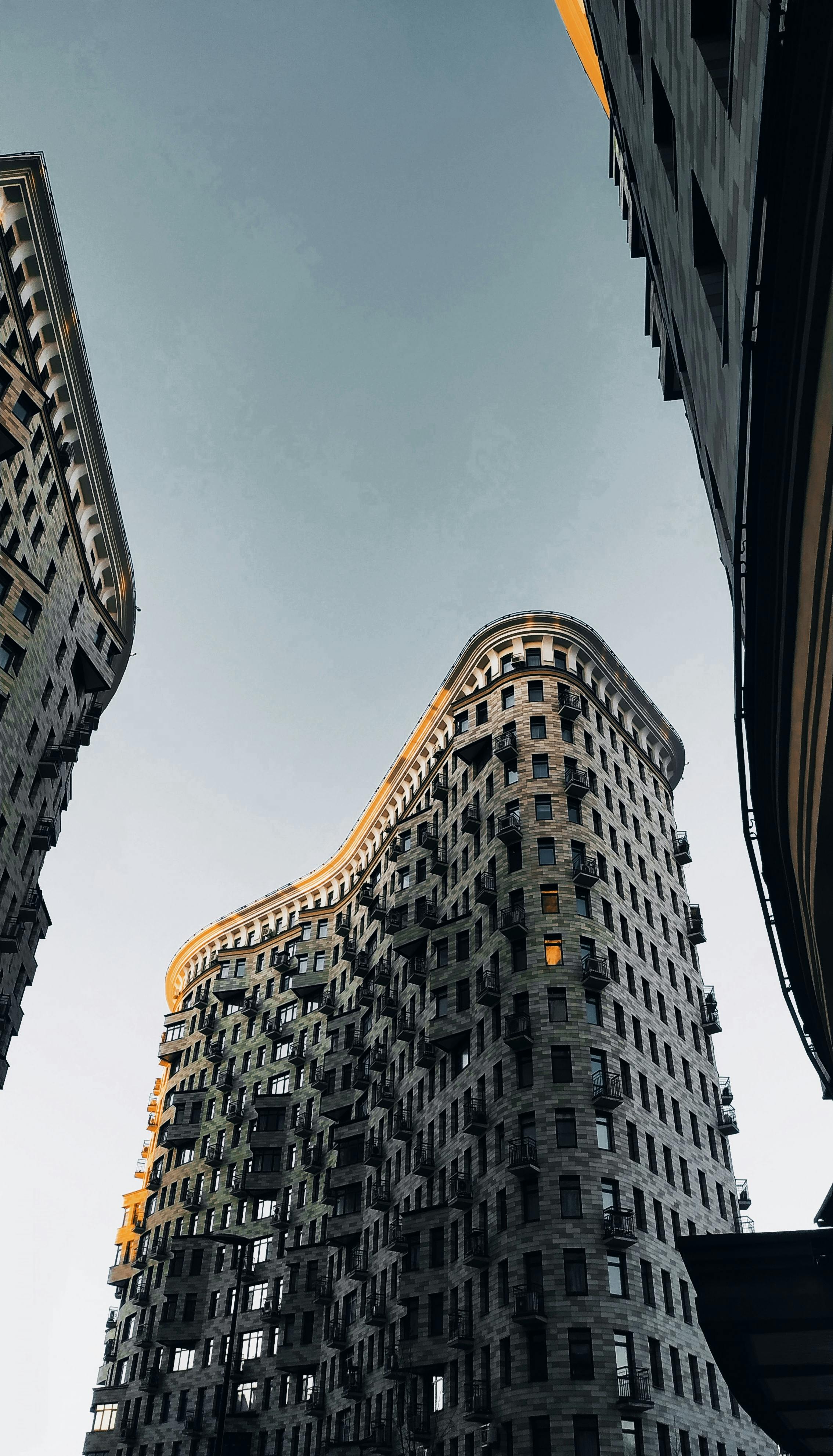 Blue Sky over Buildings · Free Stock Photo