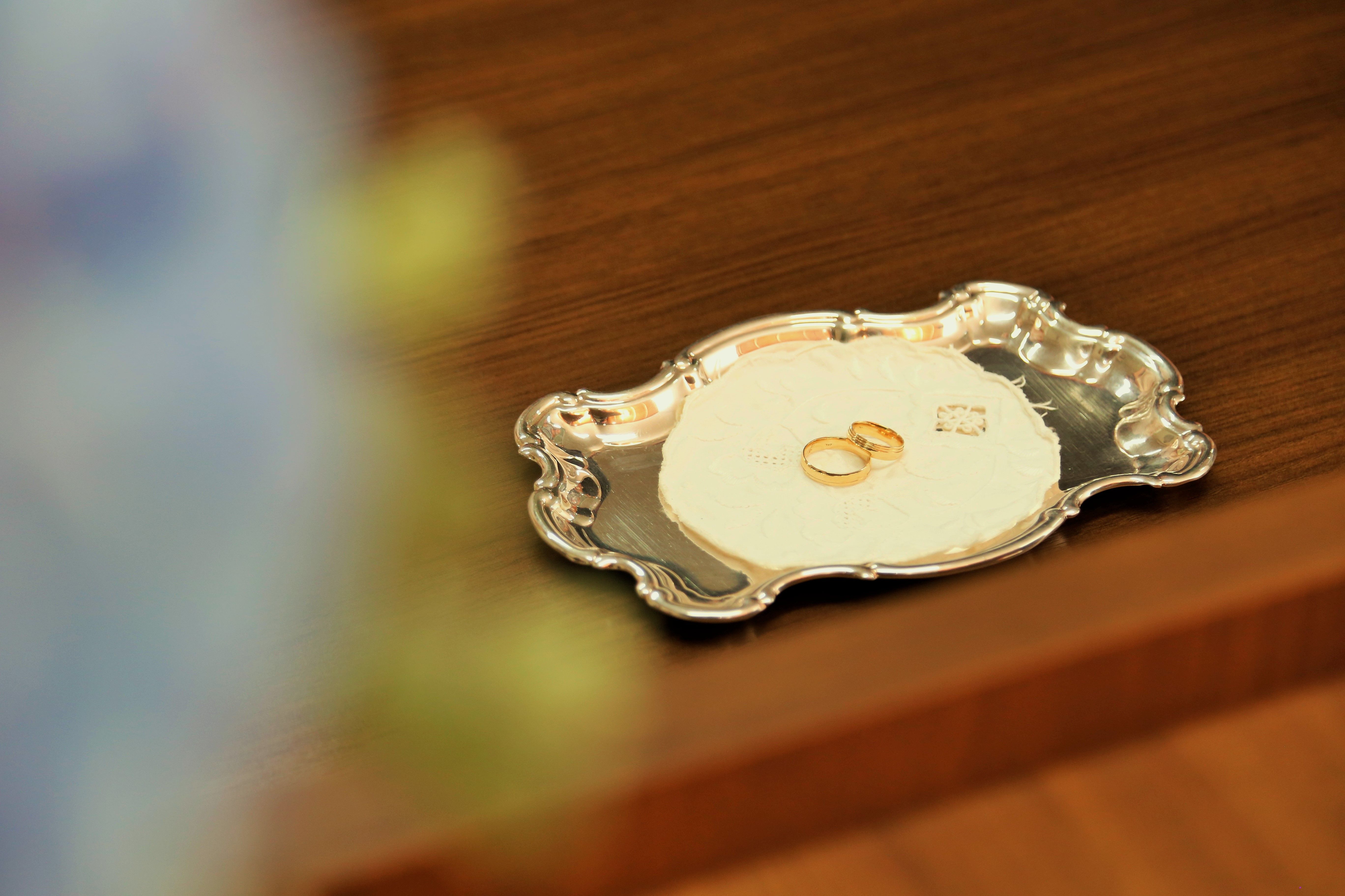 Gold Rings on the Silver Tray · Free Stock Photo