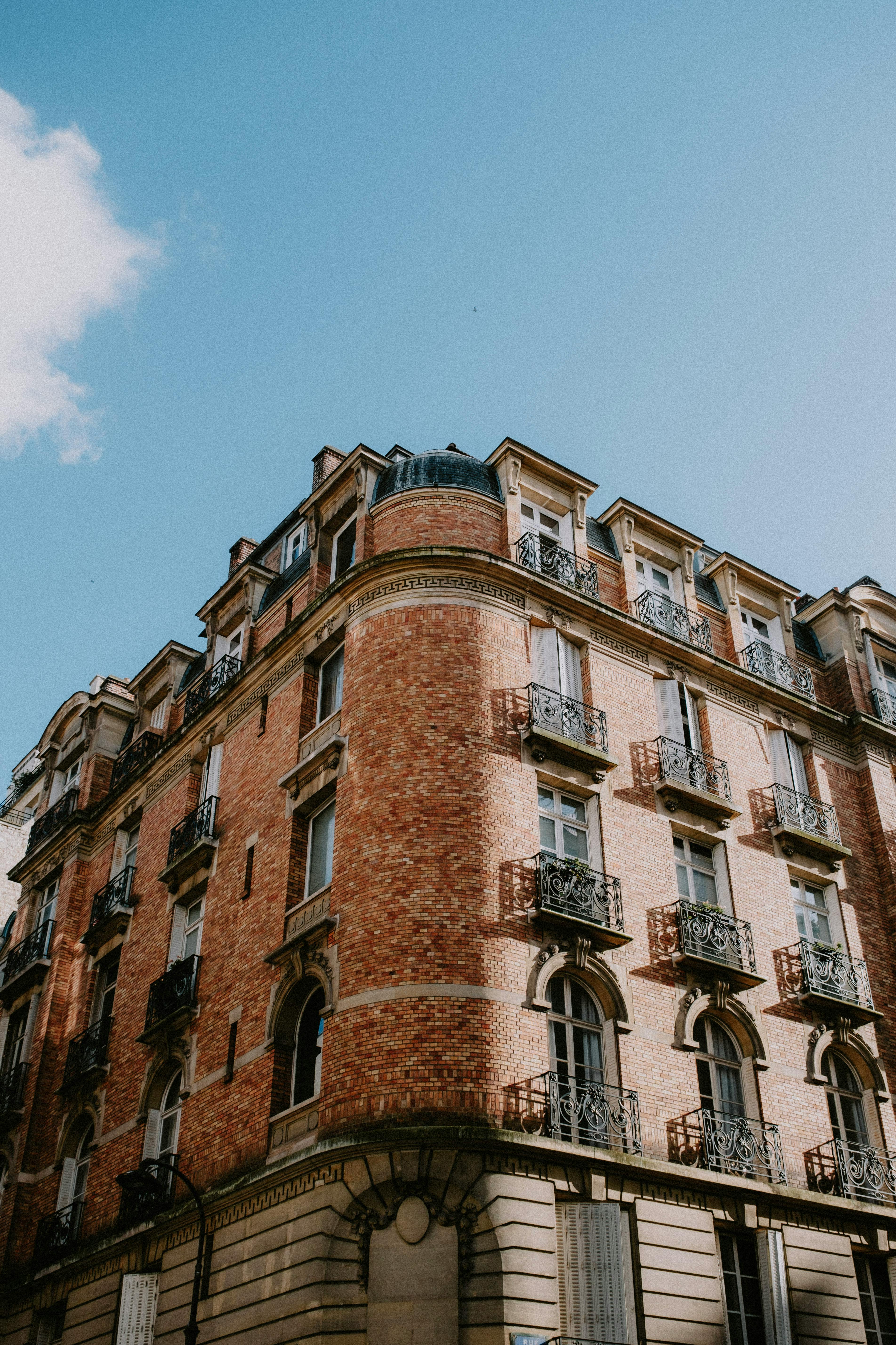 Old Corner Tenement · Free Stock Photo