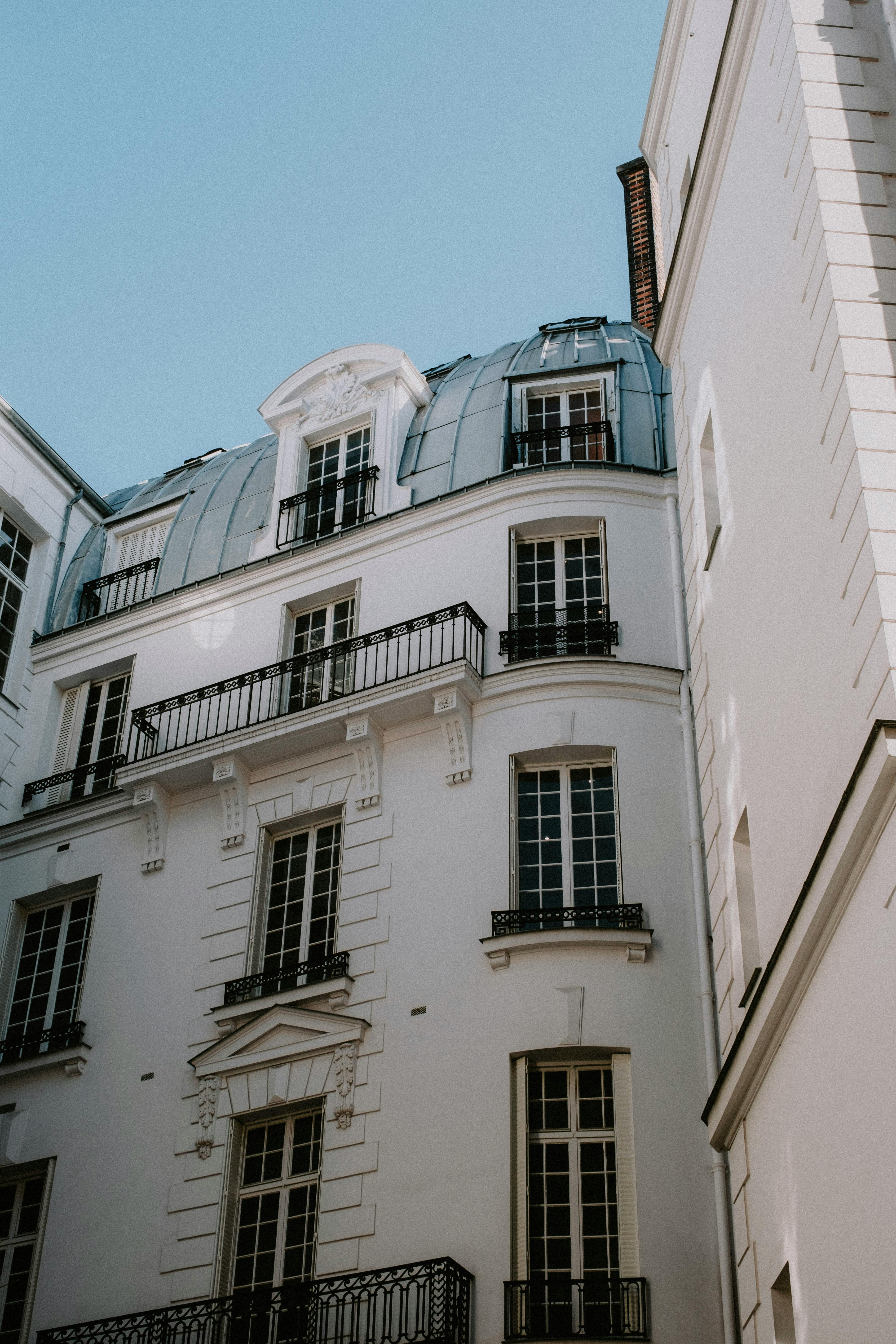 White Concrete Building · Free Stock Photo