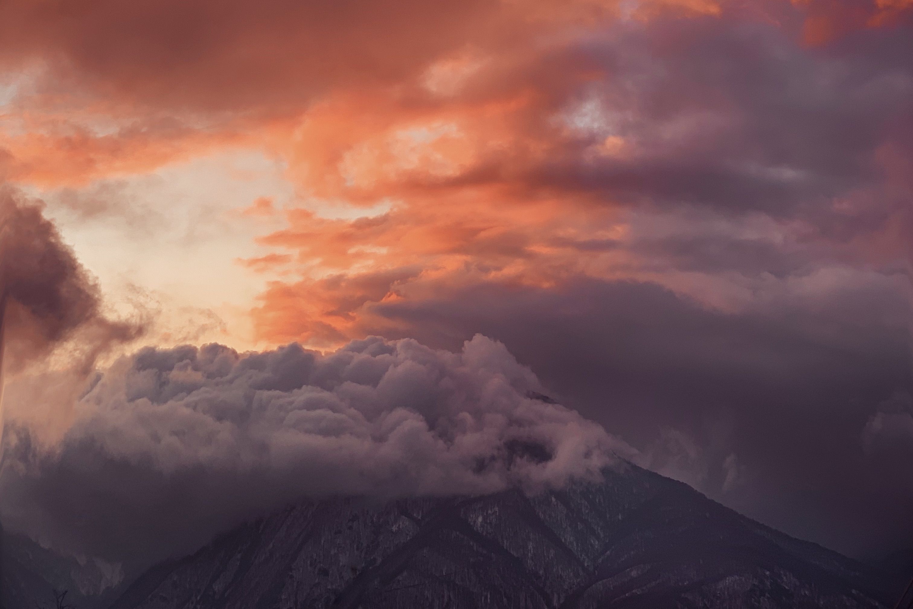 Beautiful Sunset Over a Mountain · Free Stock Photo