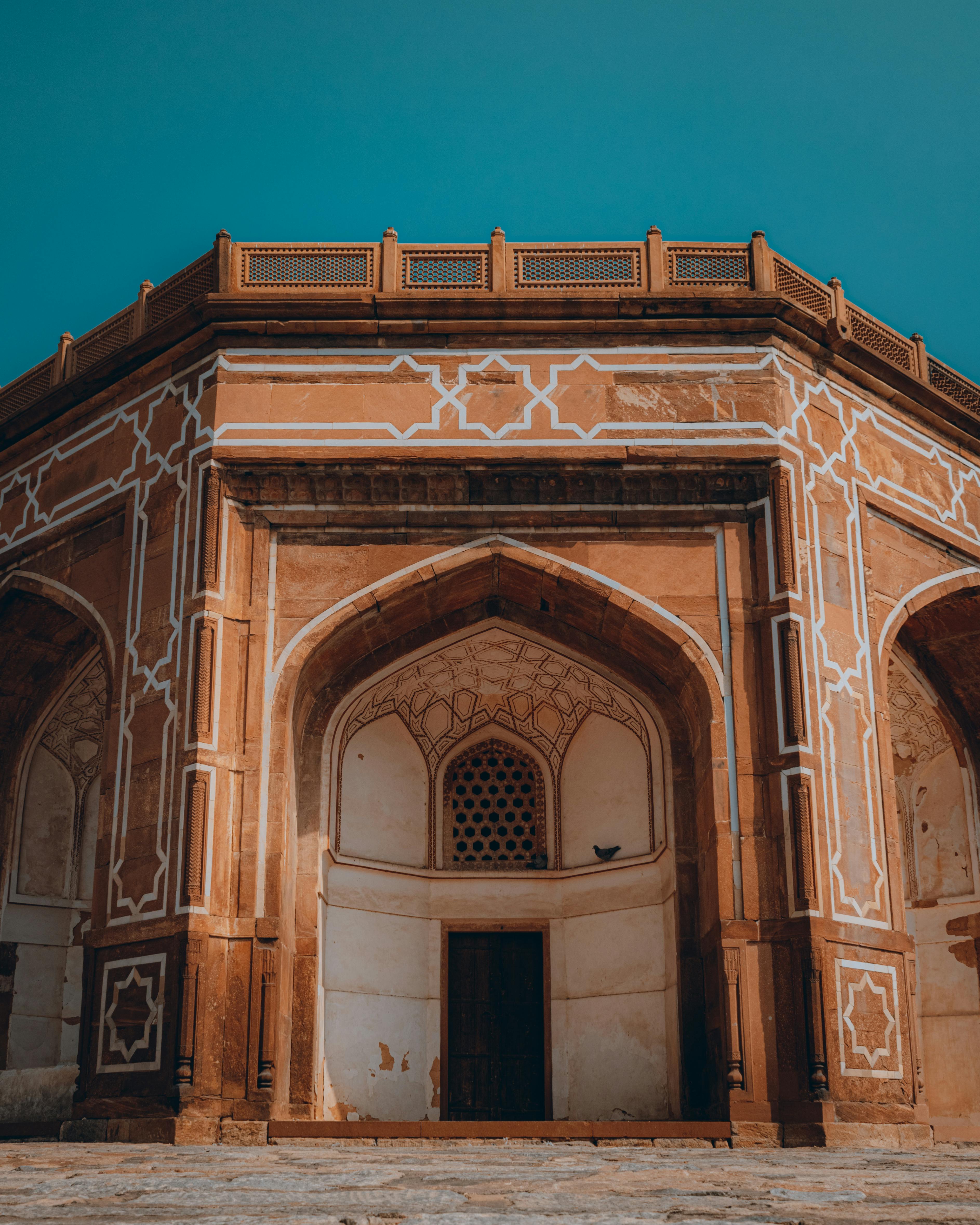 White Traditional Islam Buildings on City Square · Free Stock Photo