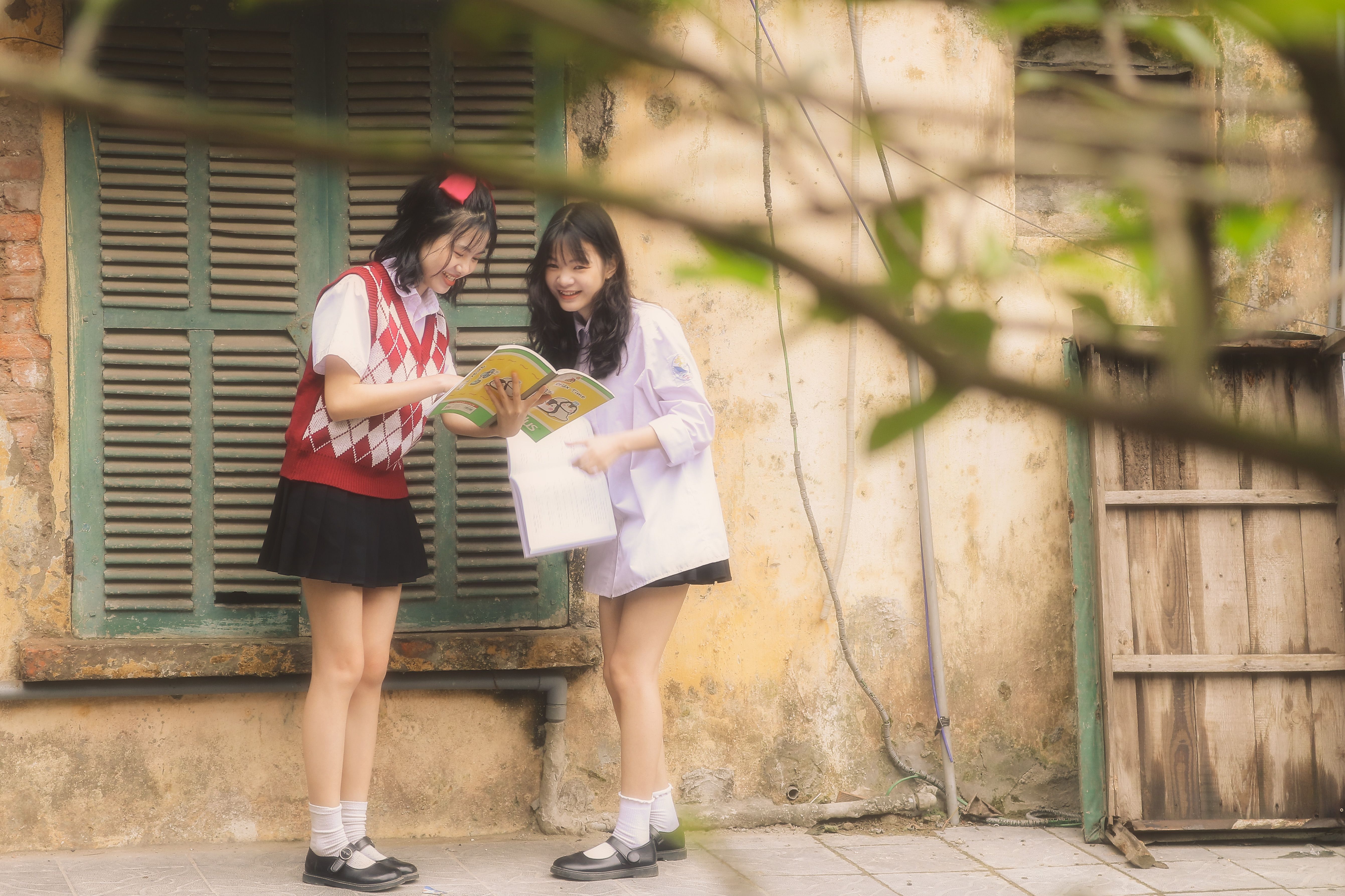Students Inside he School · Free Stock Photo