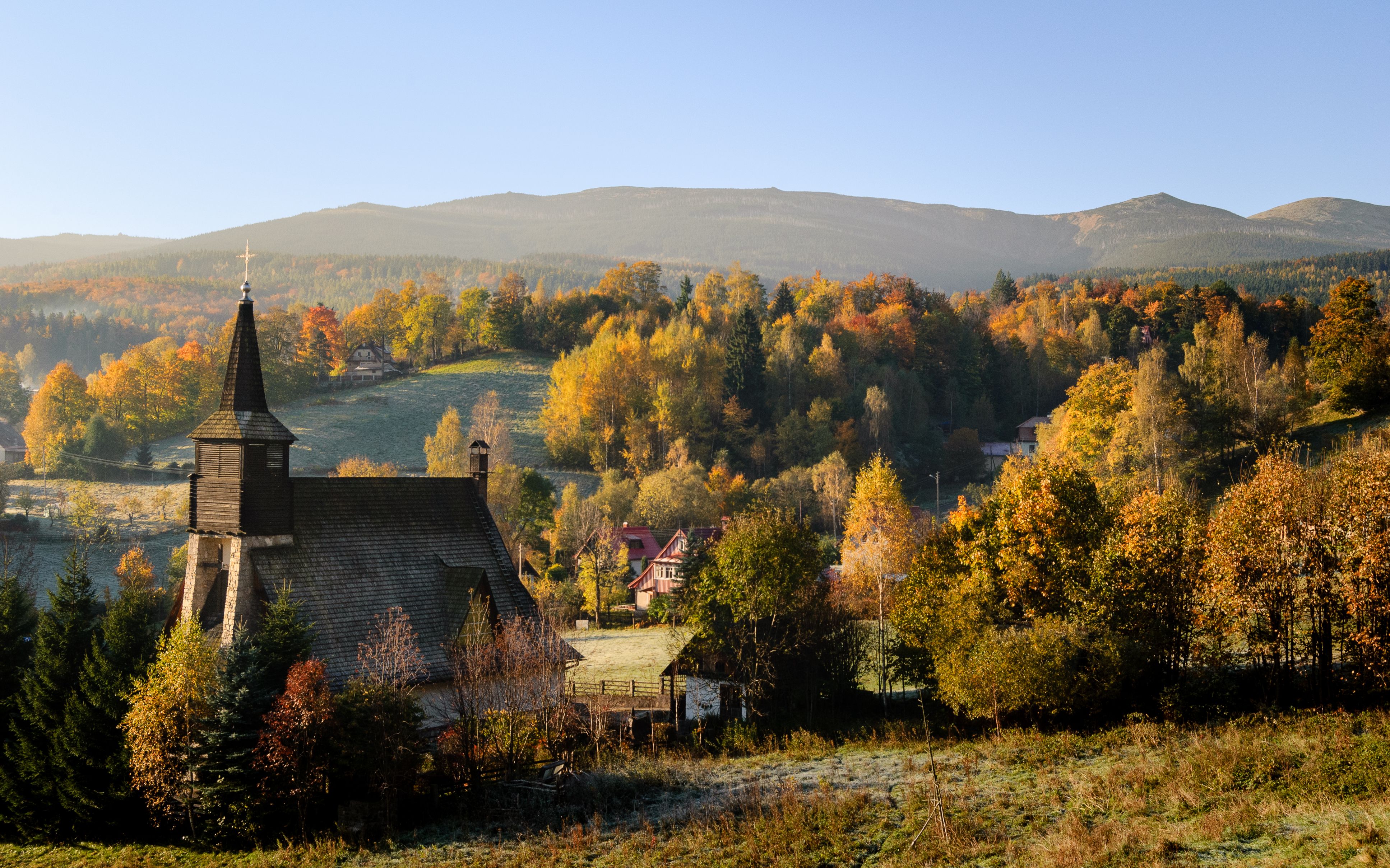 Small Church and Mansion in Countryside · Free Stock Photo